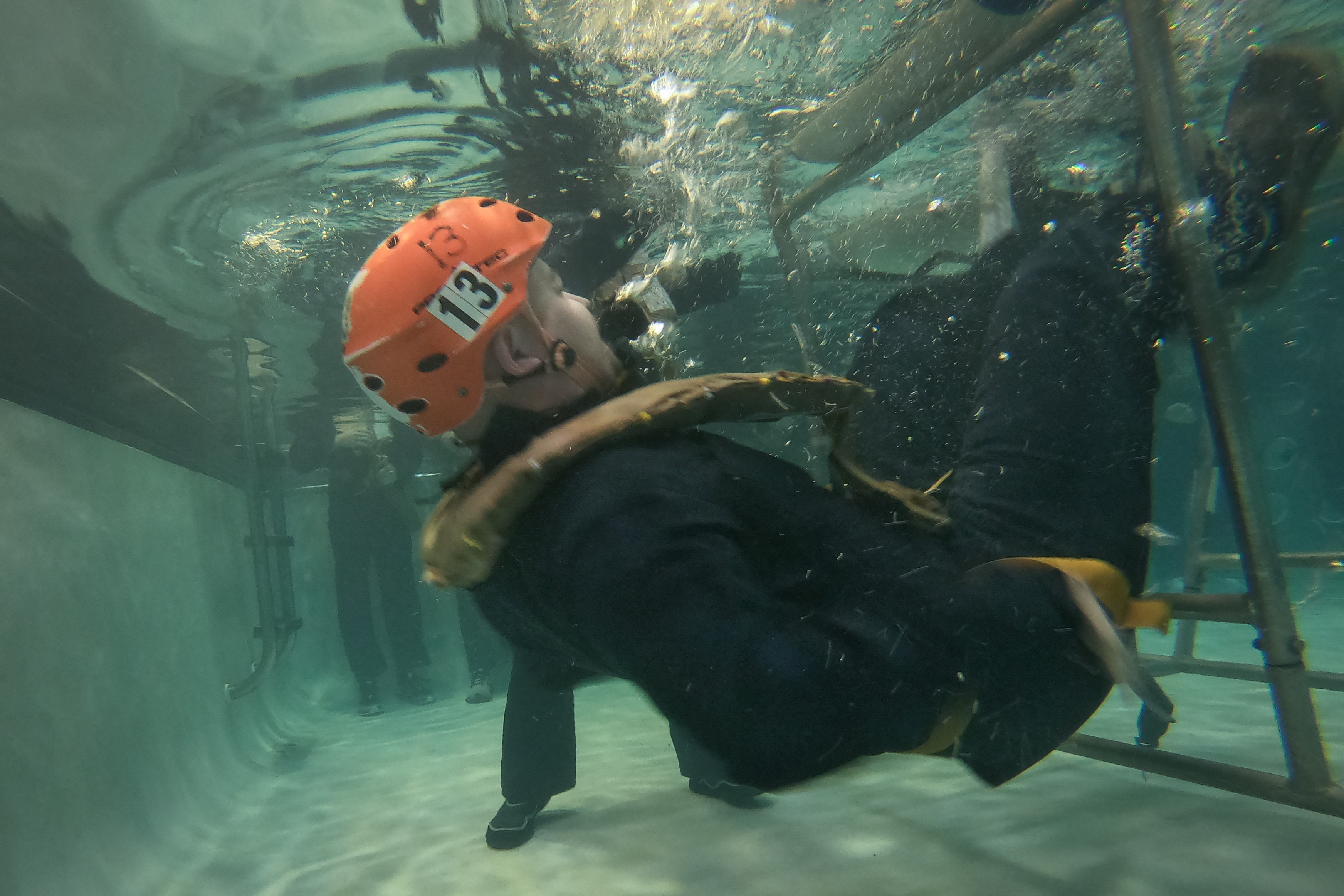 26th MEU Conducts Underwater Egress Training