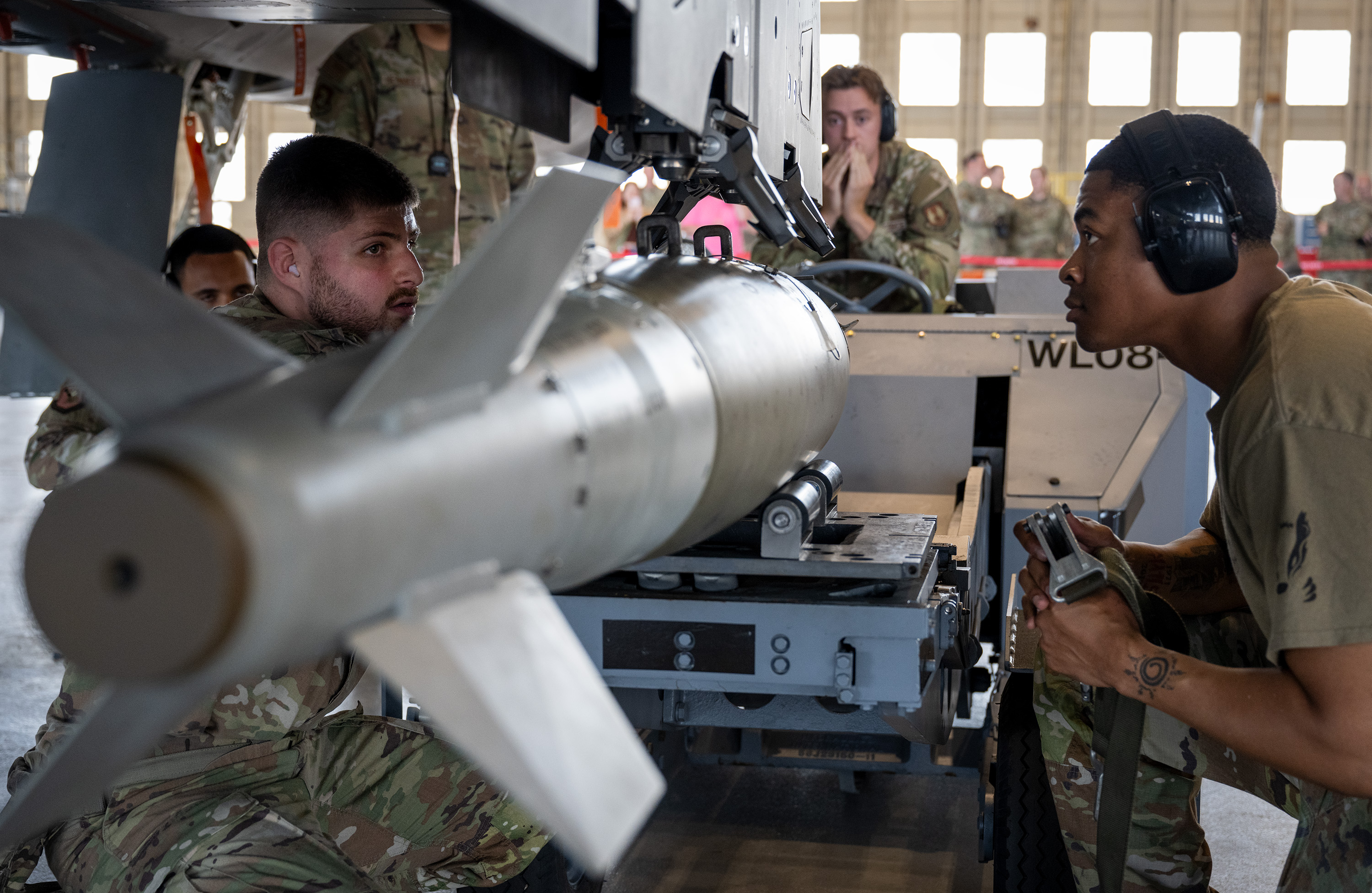 Red battles Blue in weapons load action > Eglin Air Force Base ...