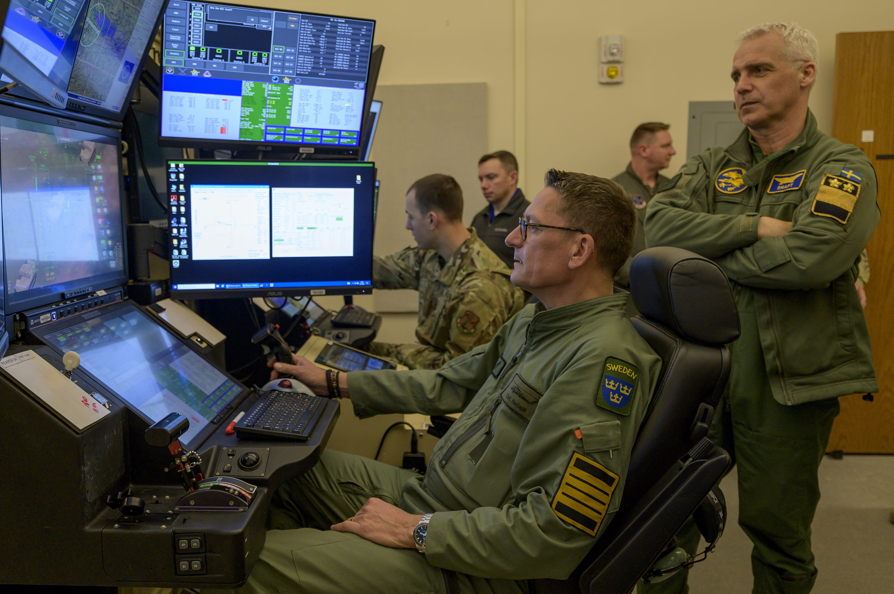 New York Guard Hosts Swedish Air Force Leader > National Guard > State ...