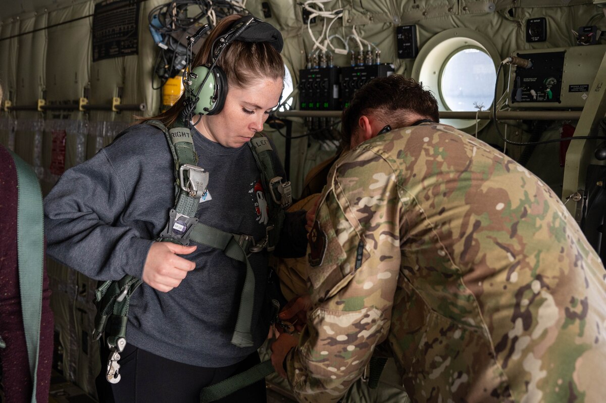 To have and to hold – 353 SOW Spouse Appreciation Day > 353rd Special Operations Wing > Stories