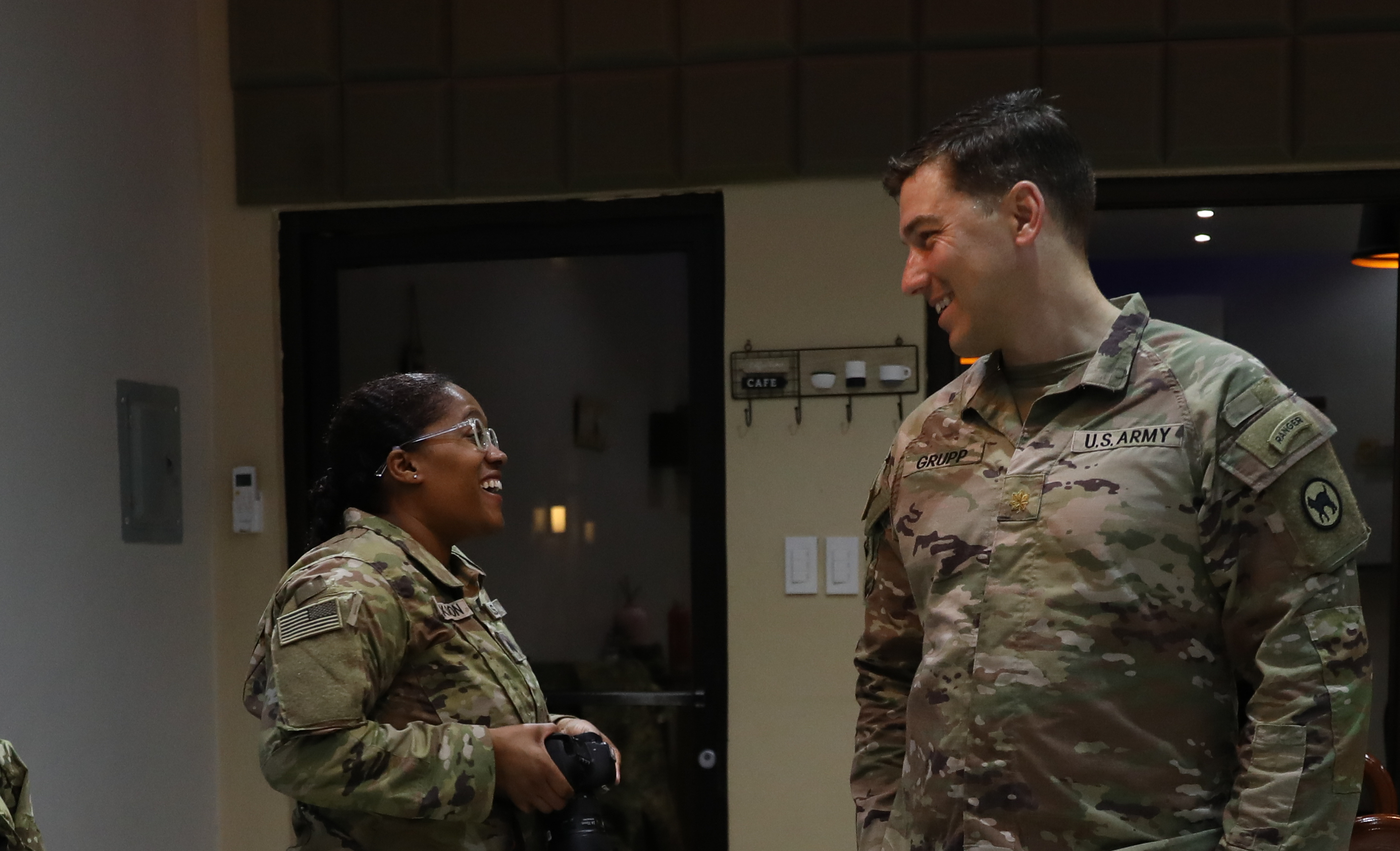 Philippine and U.S. Army Soldiers exchange training on camera ...