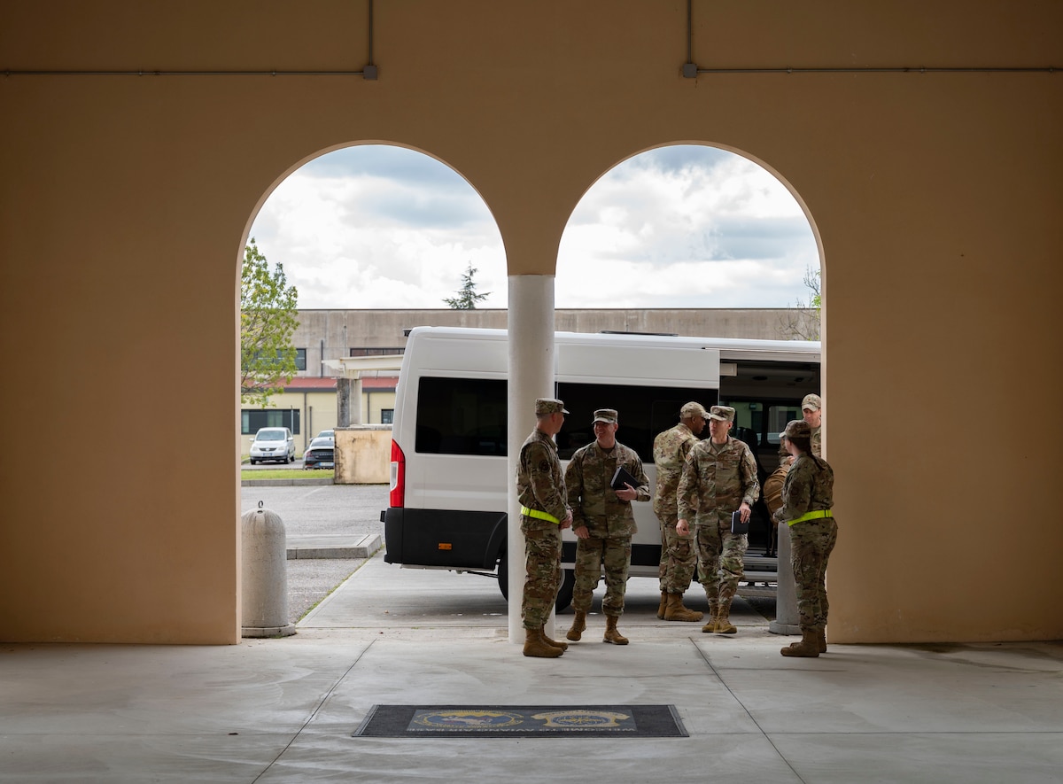 Brig. Gen. Snelson Visits the 724th AMS > Aviano Air Base > Display