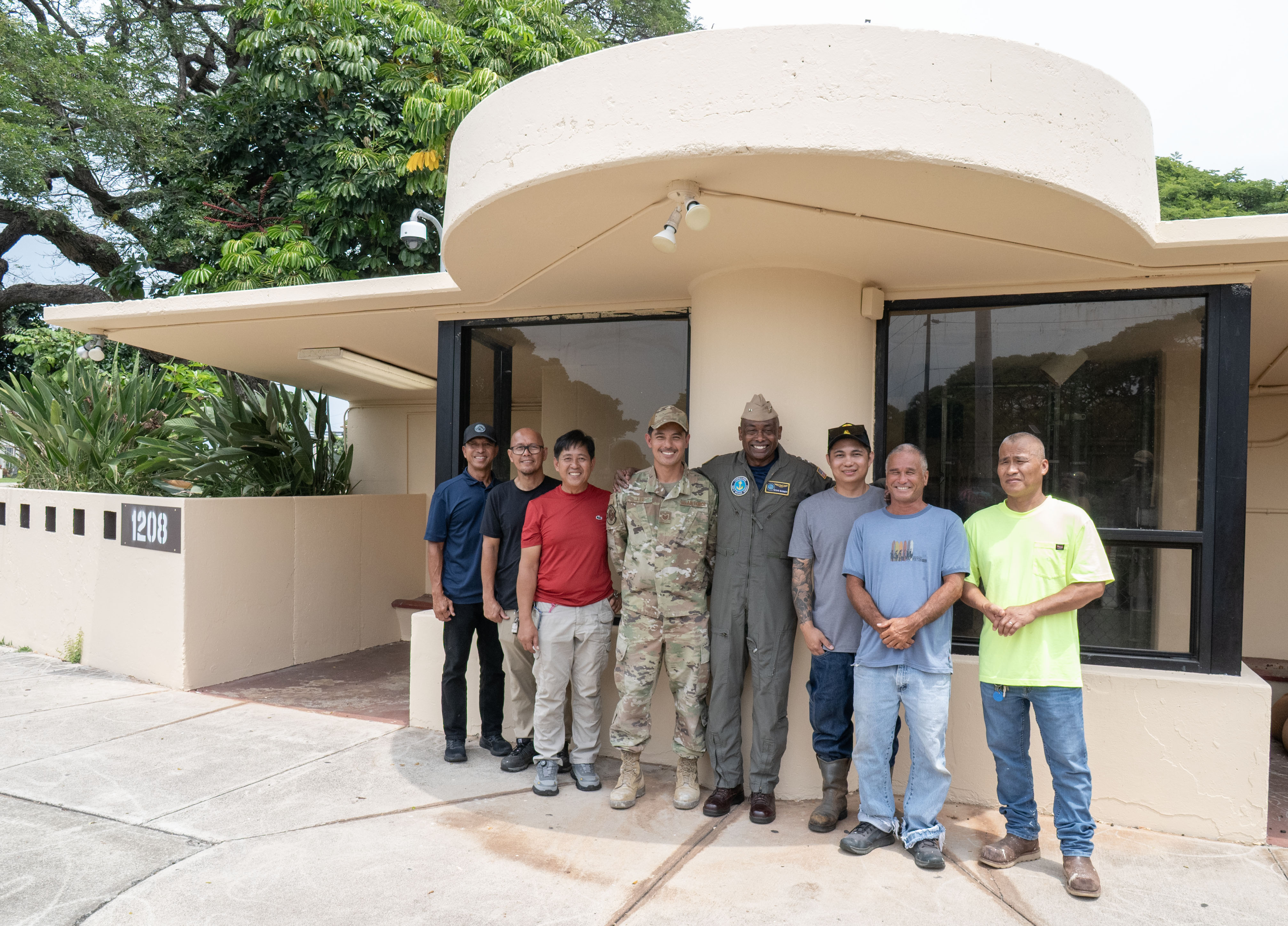 CNRH Commander recognizes NAVFAC Hawaii employees for renovation completion