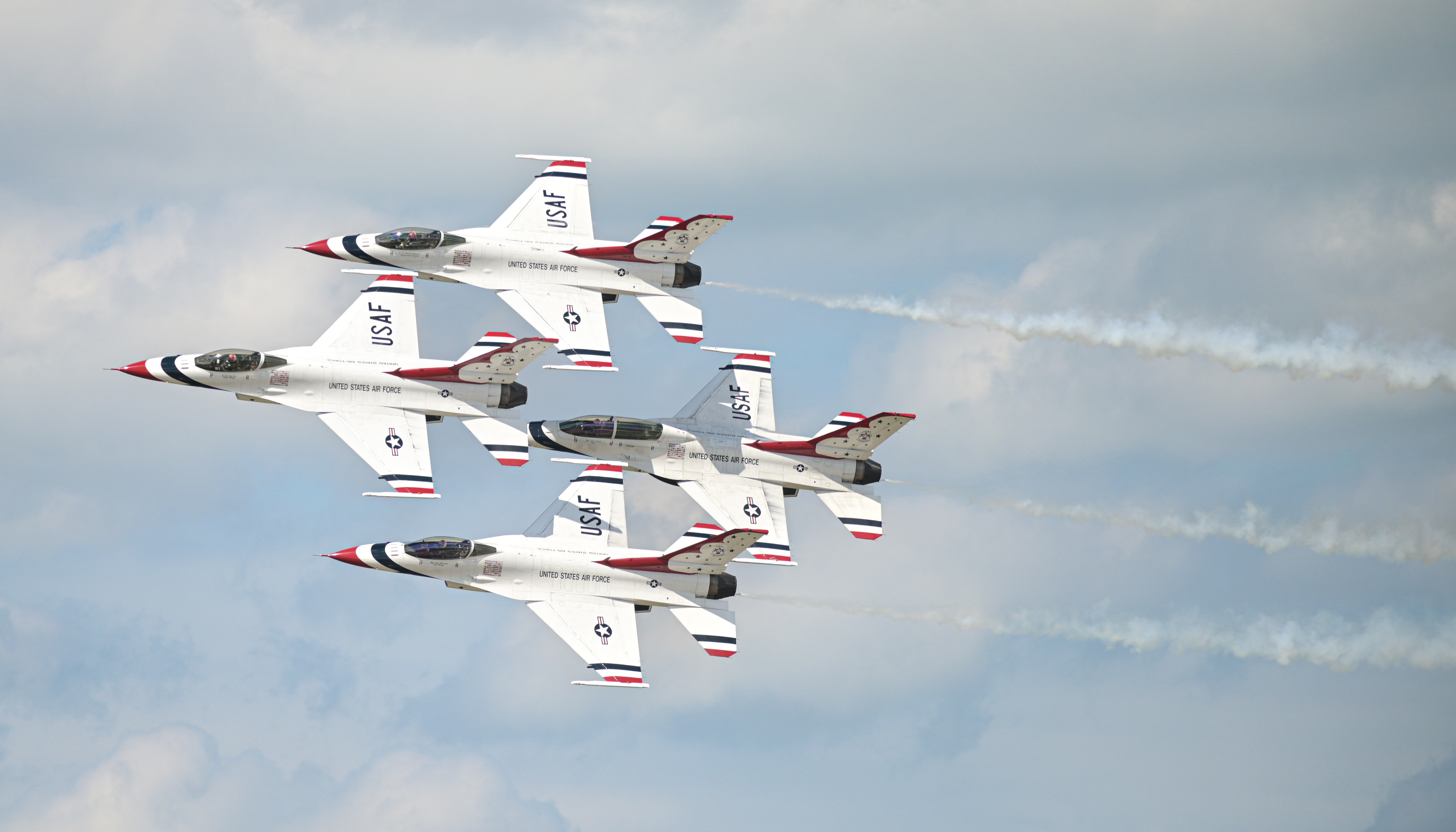 Air Power Over Hampton Roads Draws Thousands of Spectators for Thrilling Weekend of Flight ...