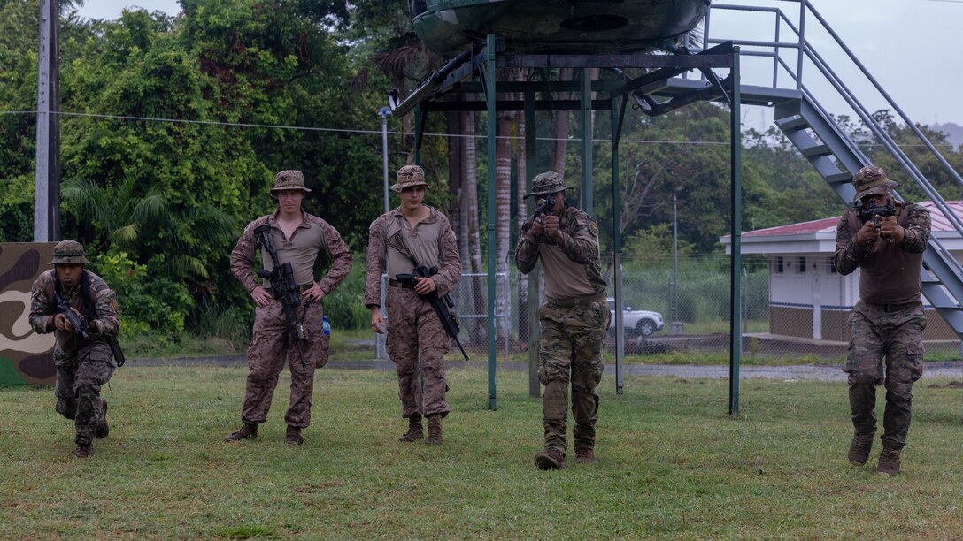 Panamanian security forces practice squad movements