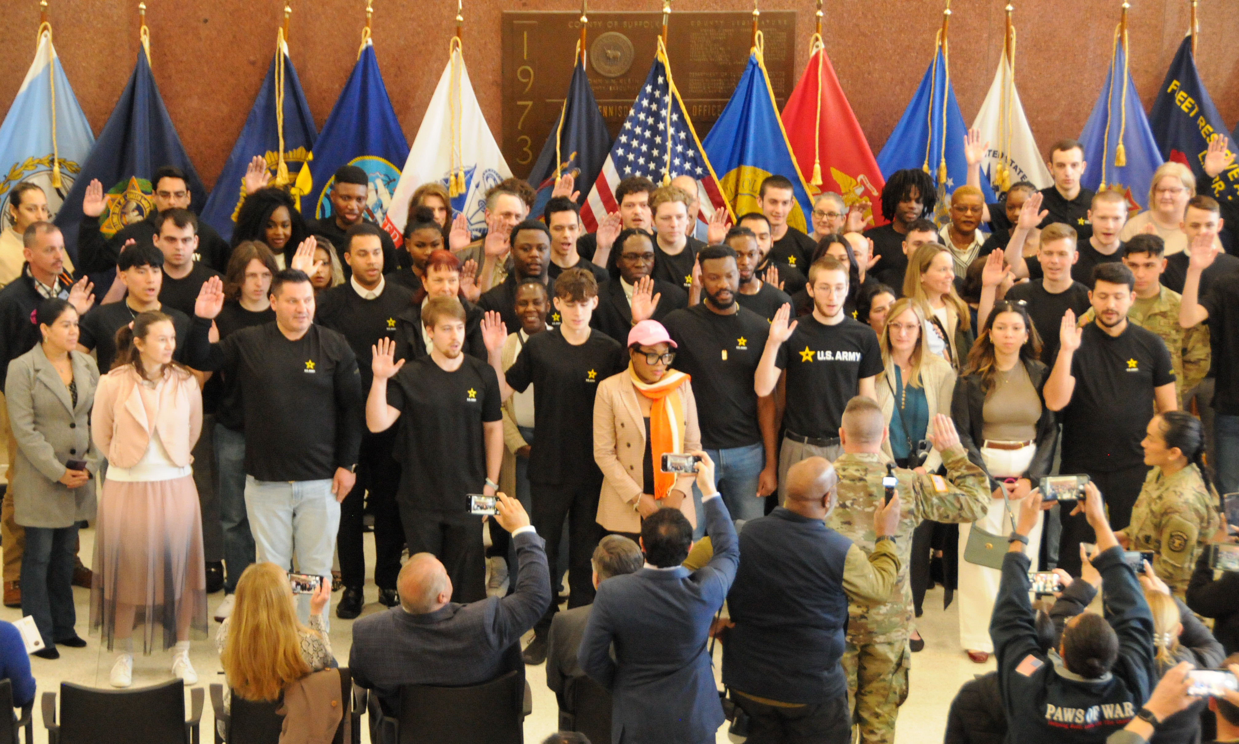 Army Reserve general swears in 40 New Yorkers at enlistment ceremony ...