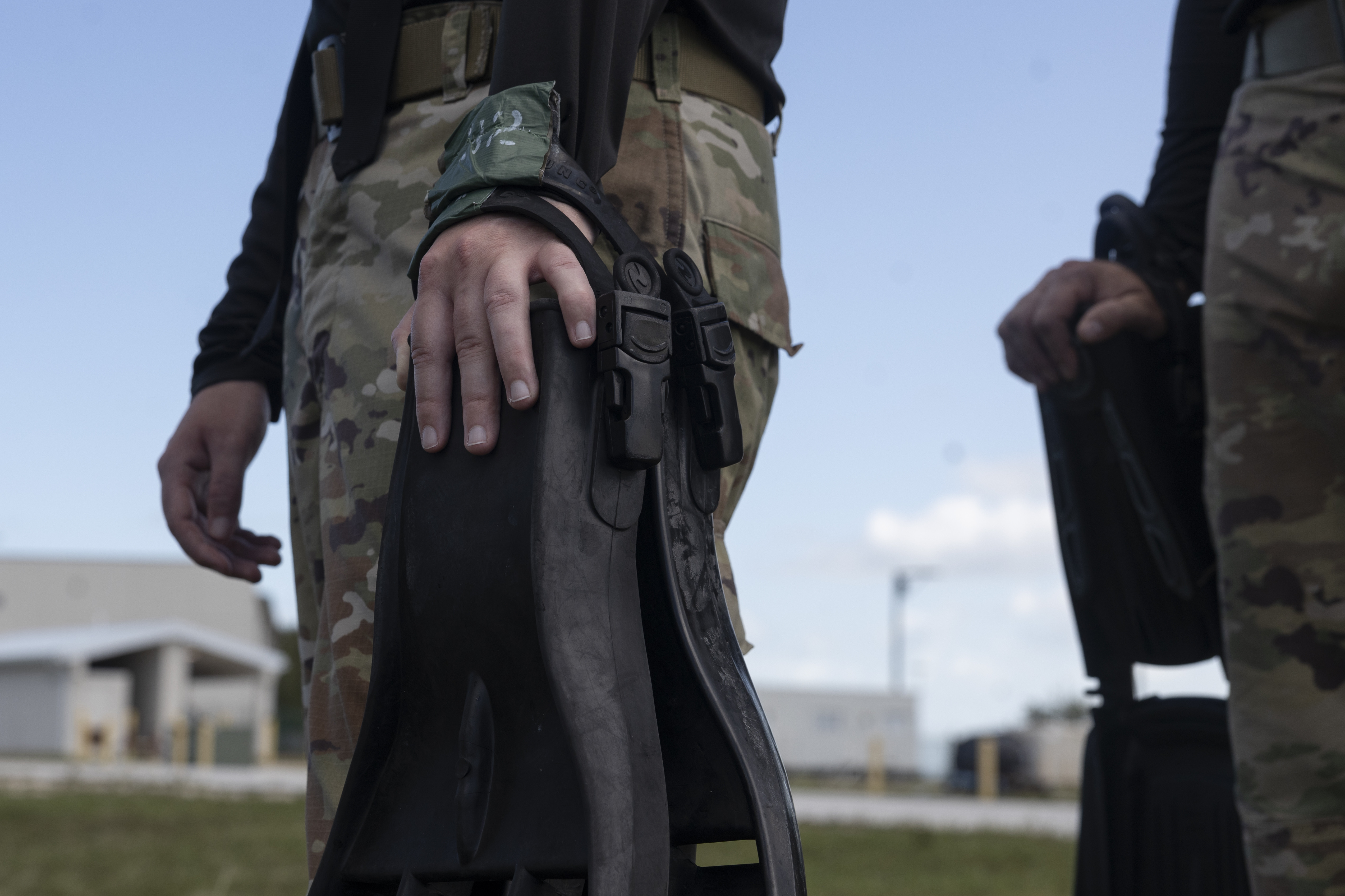 U.S. Marines with 2nd MAW execute external lifts and helocasting ...