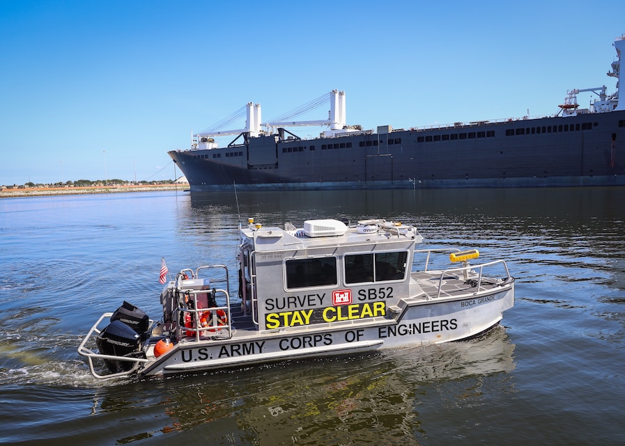 Marine Corps Slipway Survey Supports Prepositioning, Hurricane ...