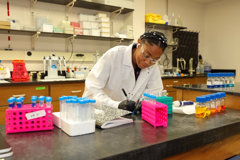 From the lab to the classroom: ERDC welcomes Army’s largest group of ...