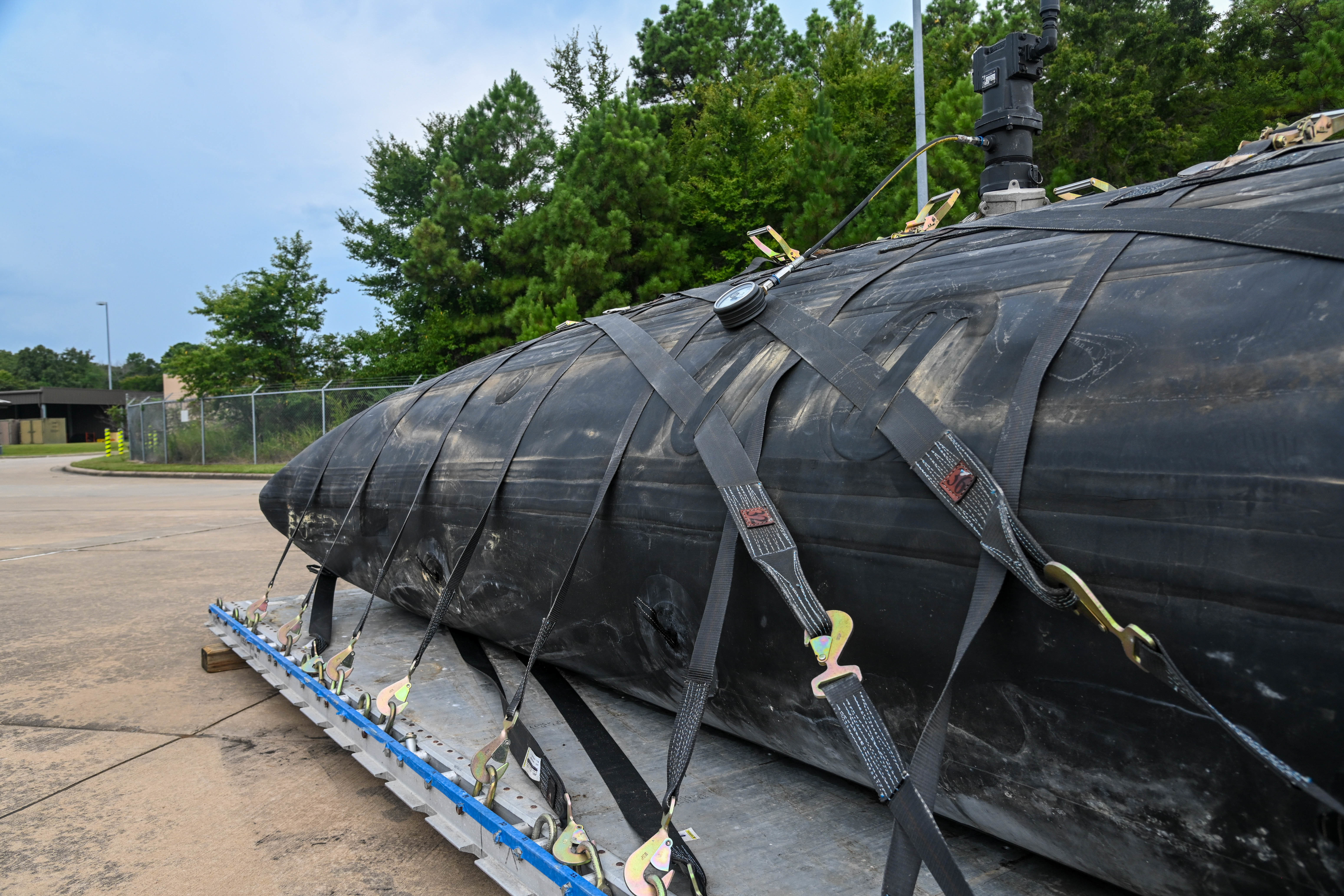 19th LRS in-flight fuel bladders fuel future ops > Little Rock Air ...