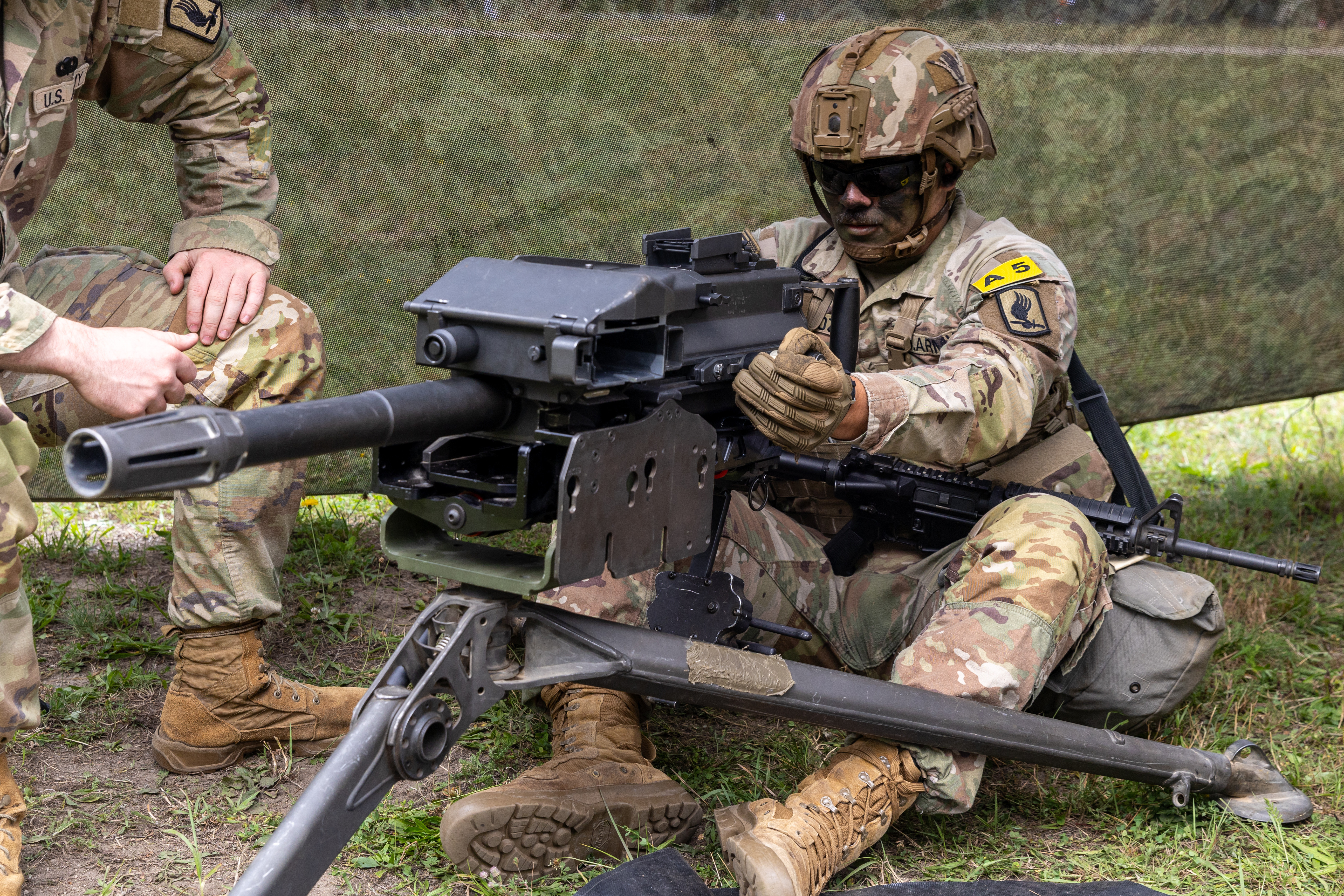 Performing a functions check on an MK19 grenade launcher