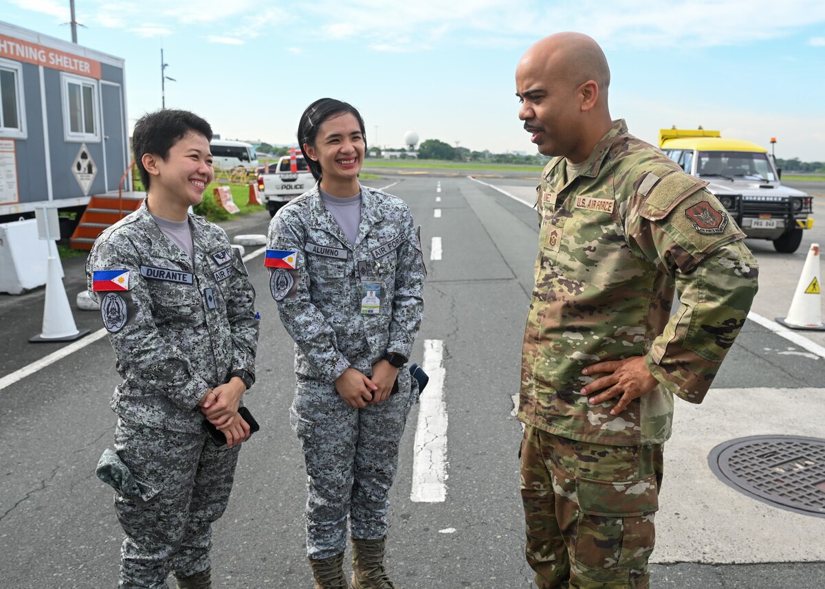U.S. Air Force Reserve leaders strengthen ties with Philippine Air Force > March Air Reserve ...