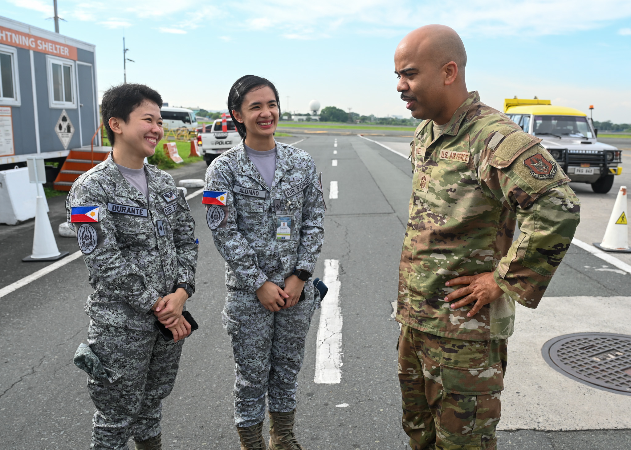 US Air Force Reserve leaders strengthen ties with Philippine air force ...