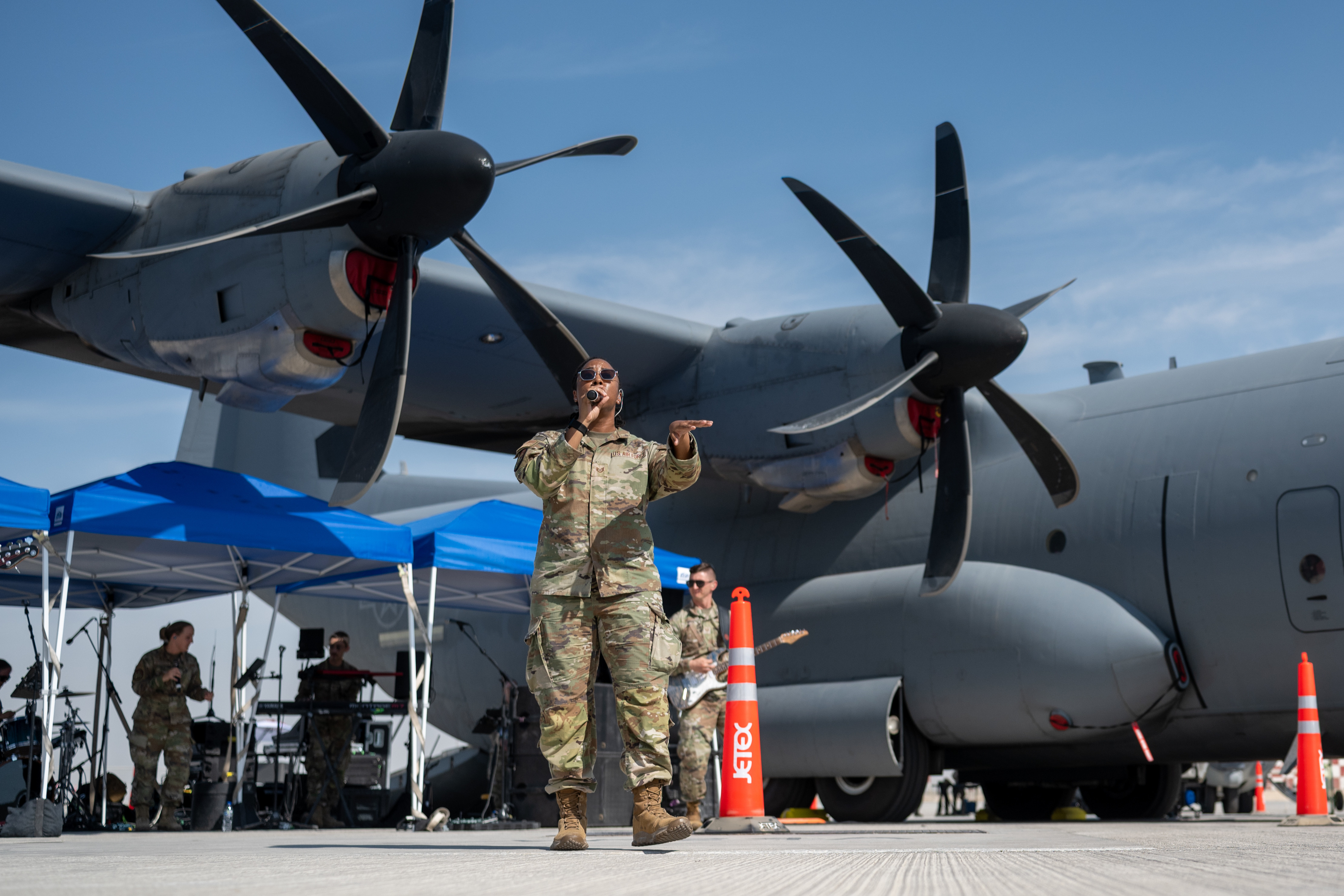 Music ‘builds bridges’ at Dubai Airshow 2025 > U.S. Air Forces Central ...