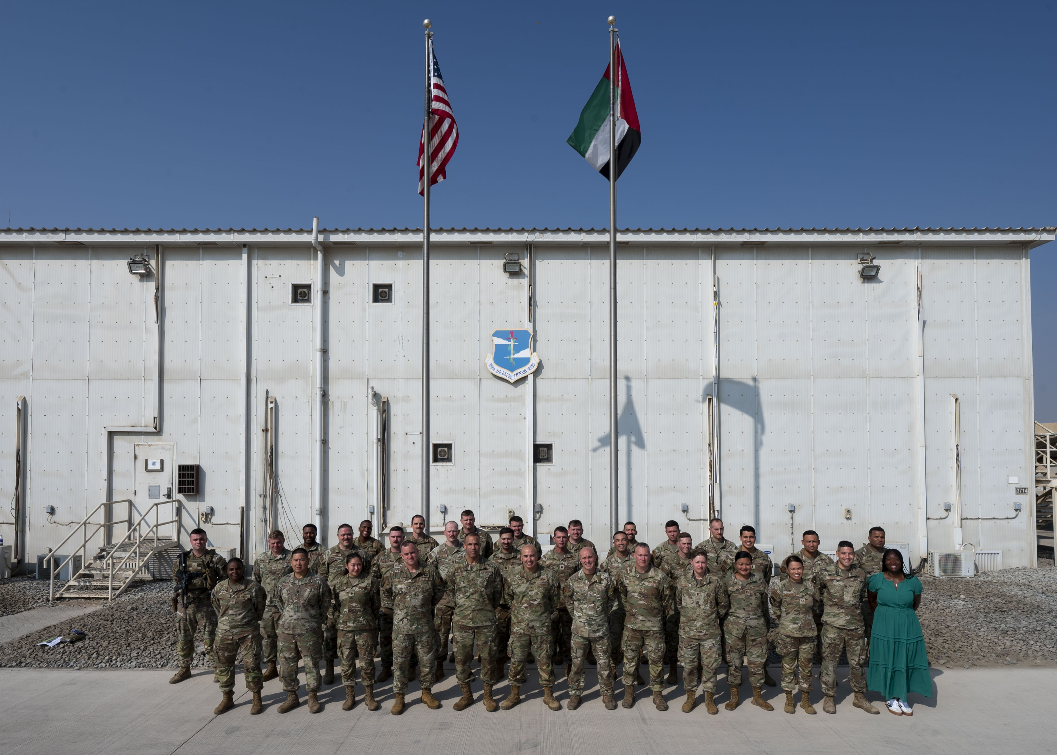 General Spain visits the 380th Air Expeditionary Wing
