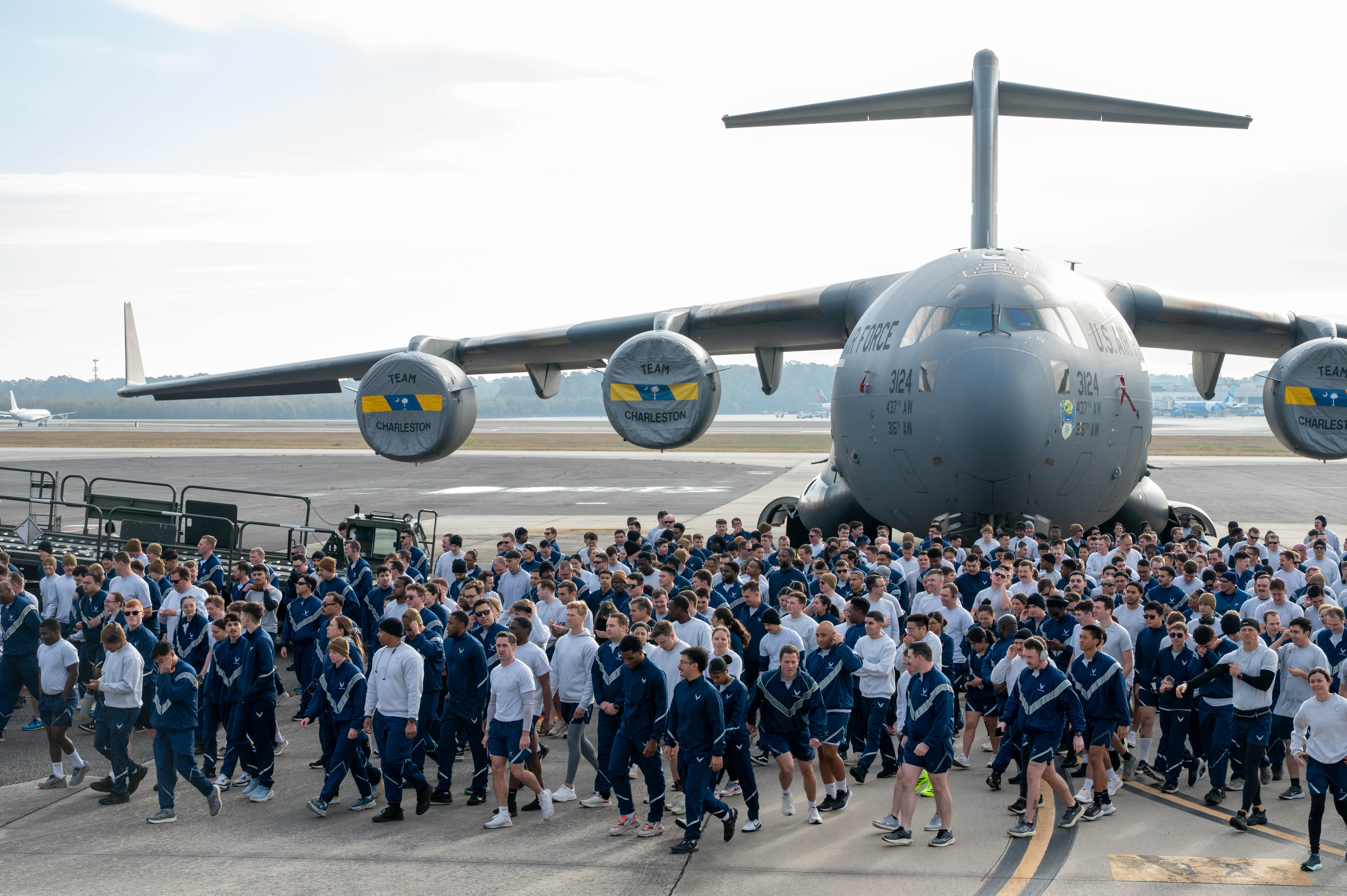 437th Airlift Wing personnel participate in flightline run > Joint Base ...