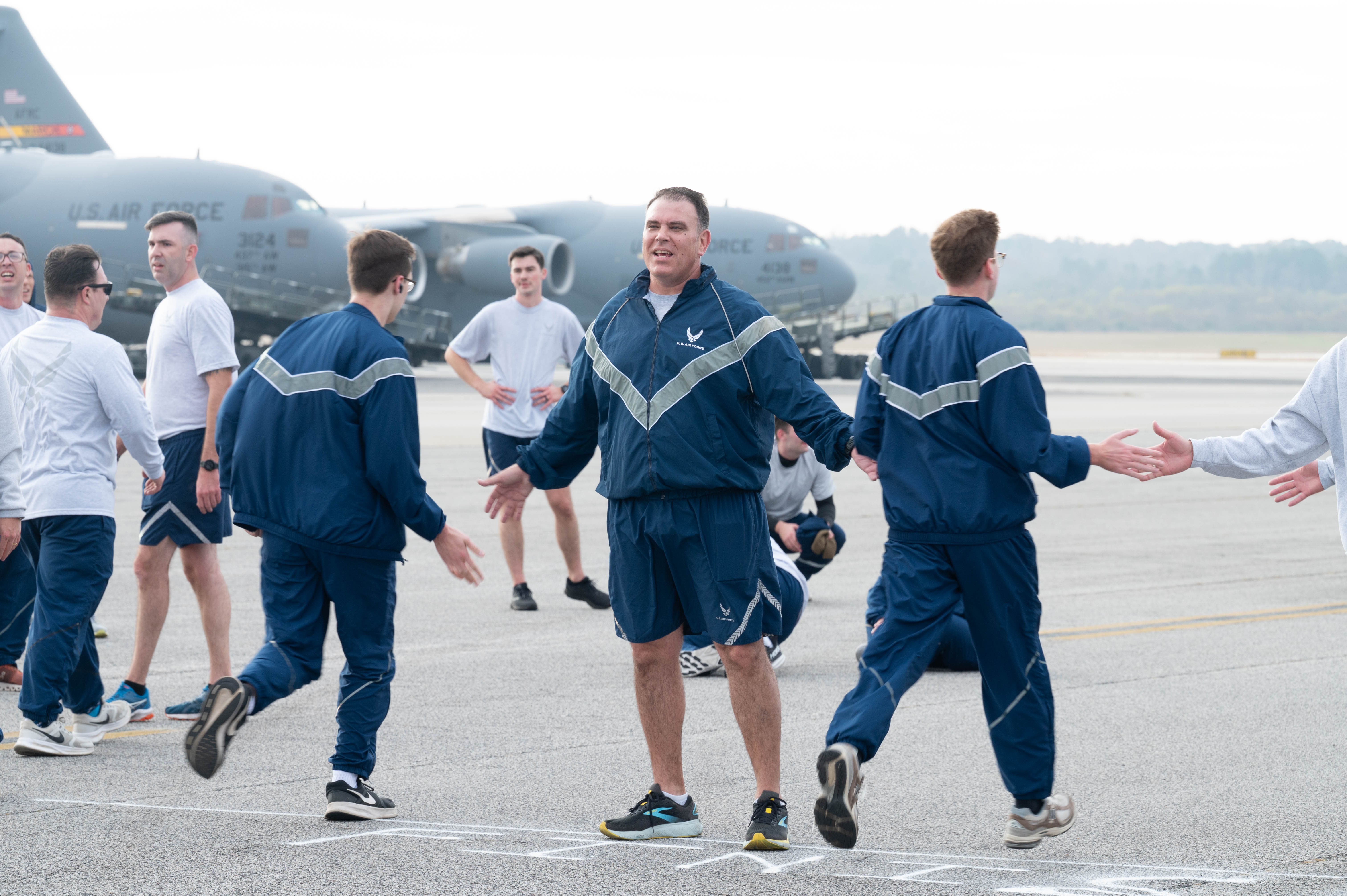 437th Airlift Wing personnel participate in flightline run > Joint Base ...