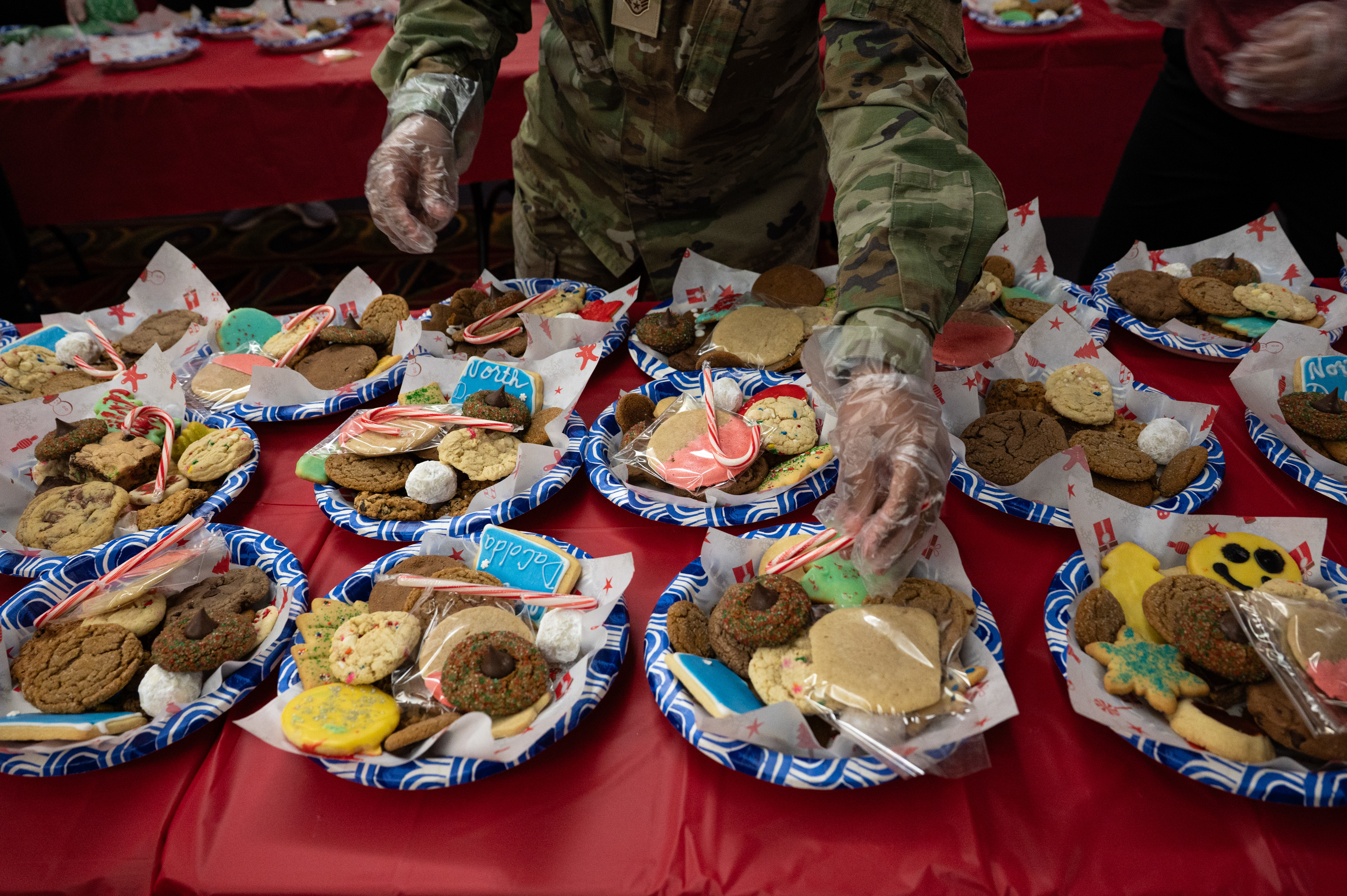 319th Reconnaissance Wing collects 7,300 cookies during Airmen Cookie ...
