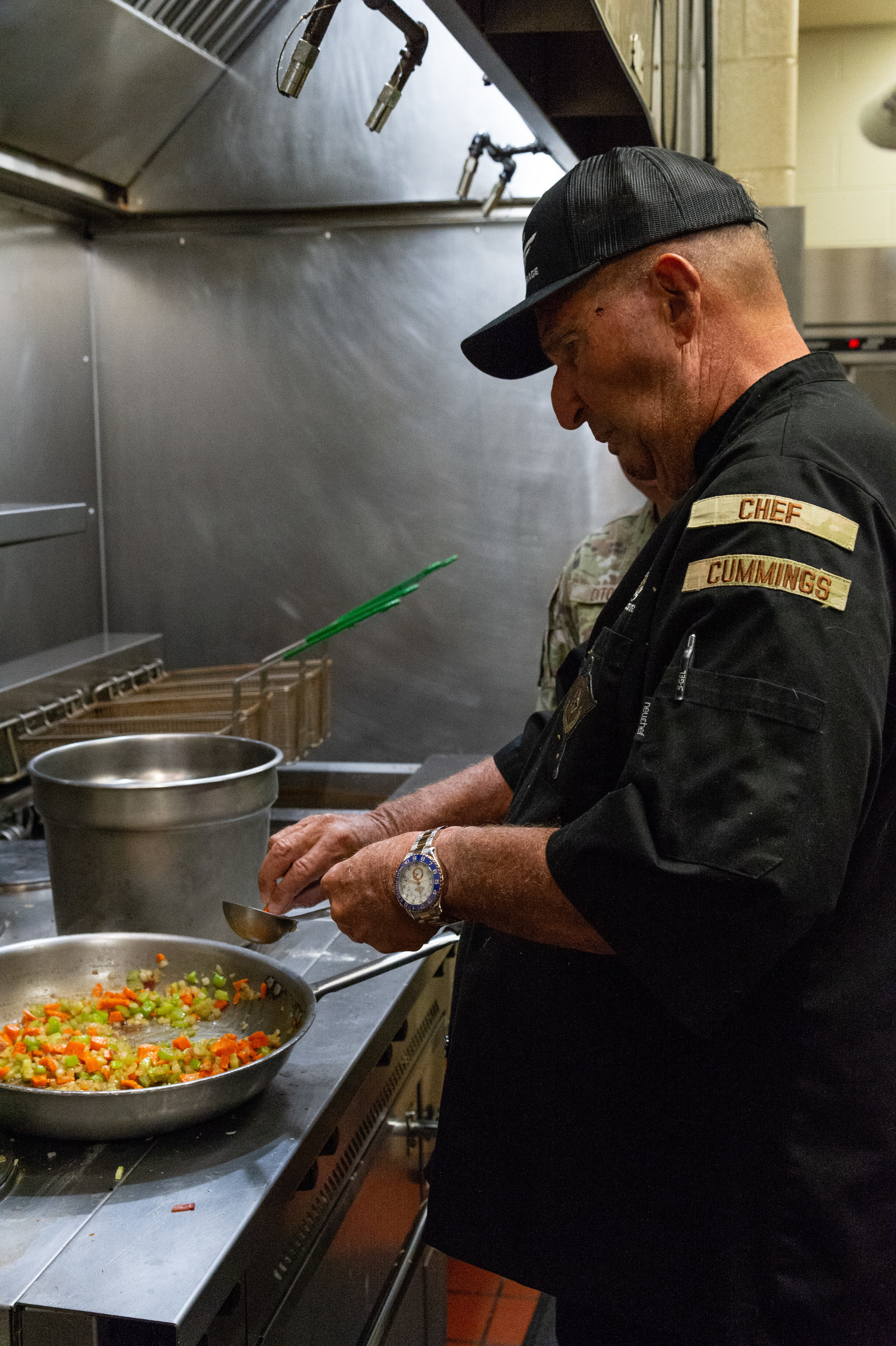 Celebrity chef Marc Cummings teams up at the Dover AFB DFAC > Dover Air ...