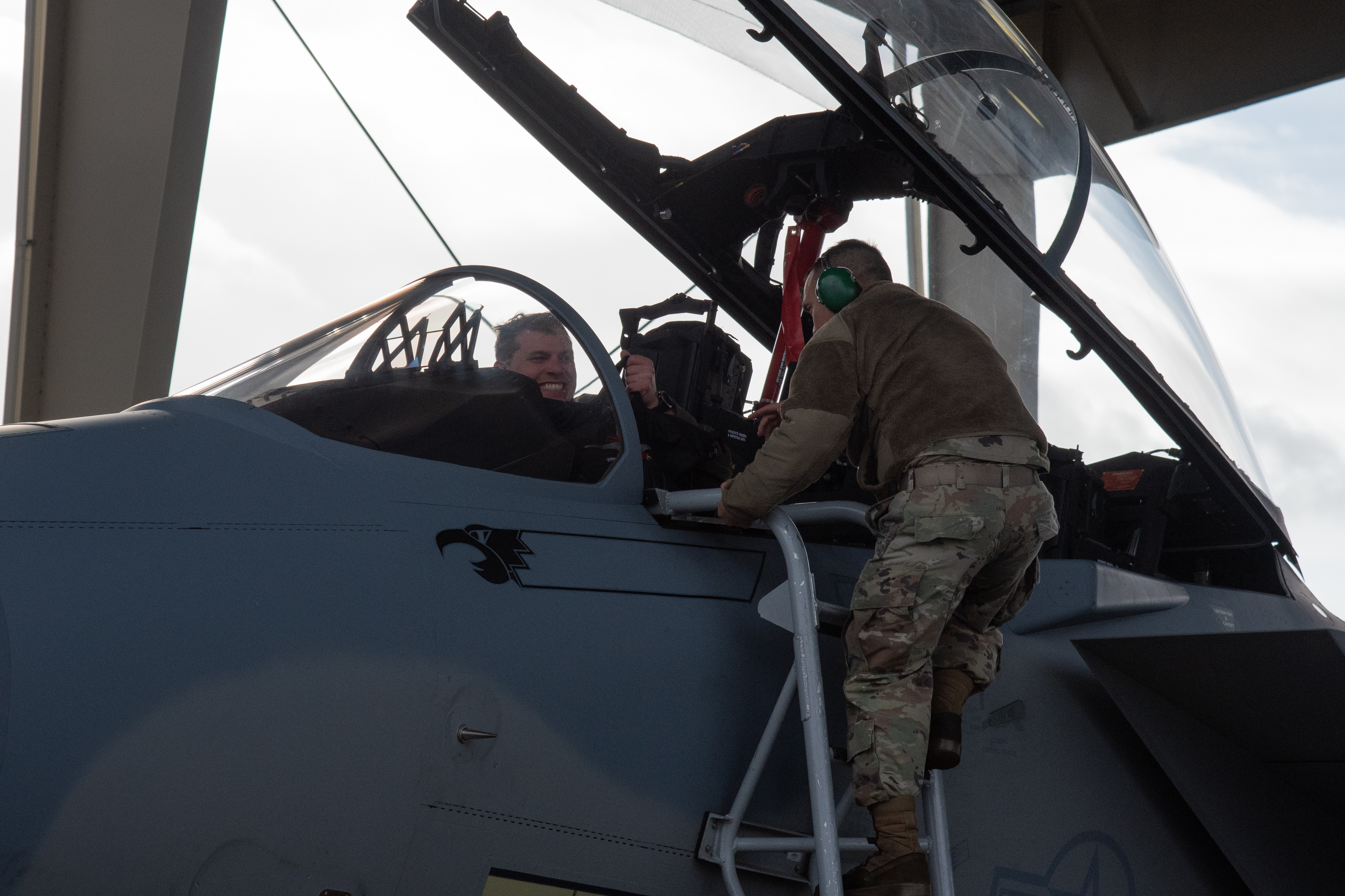 123rd Fighter Squadron Welcomes New Commander during In-Flight Ceremony ...