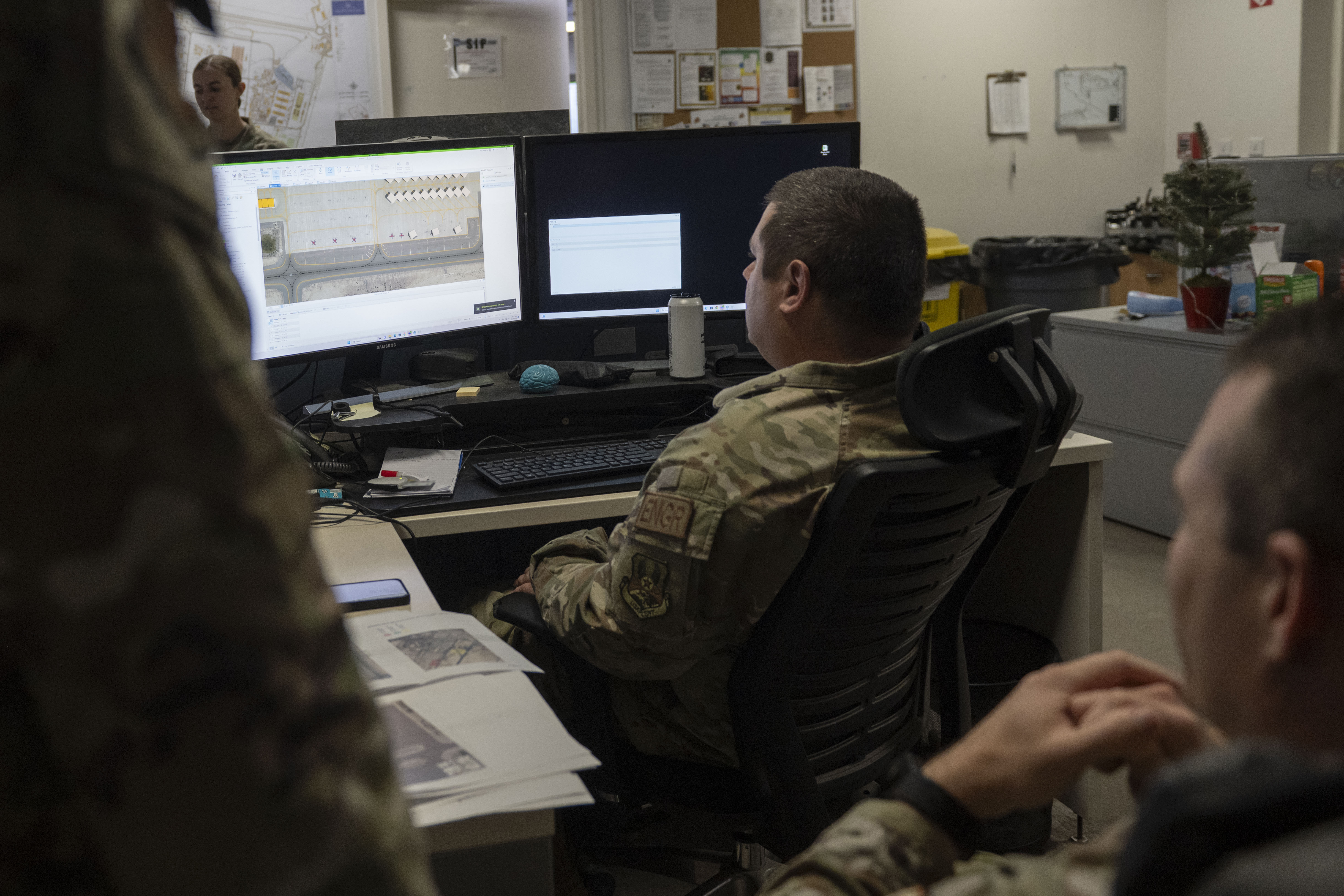 Hot-Pit refueling certification expands 380th AEW advantages > 505th ...