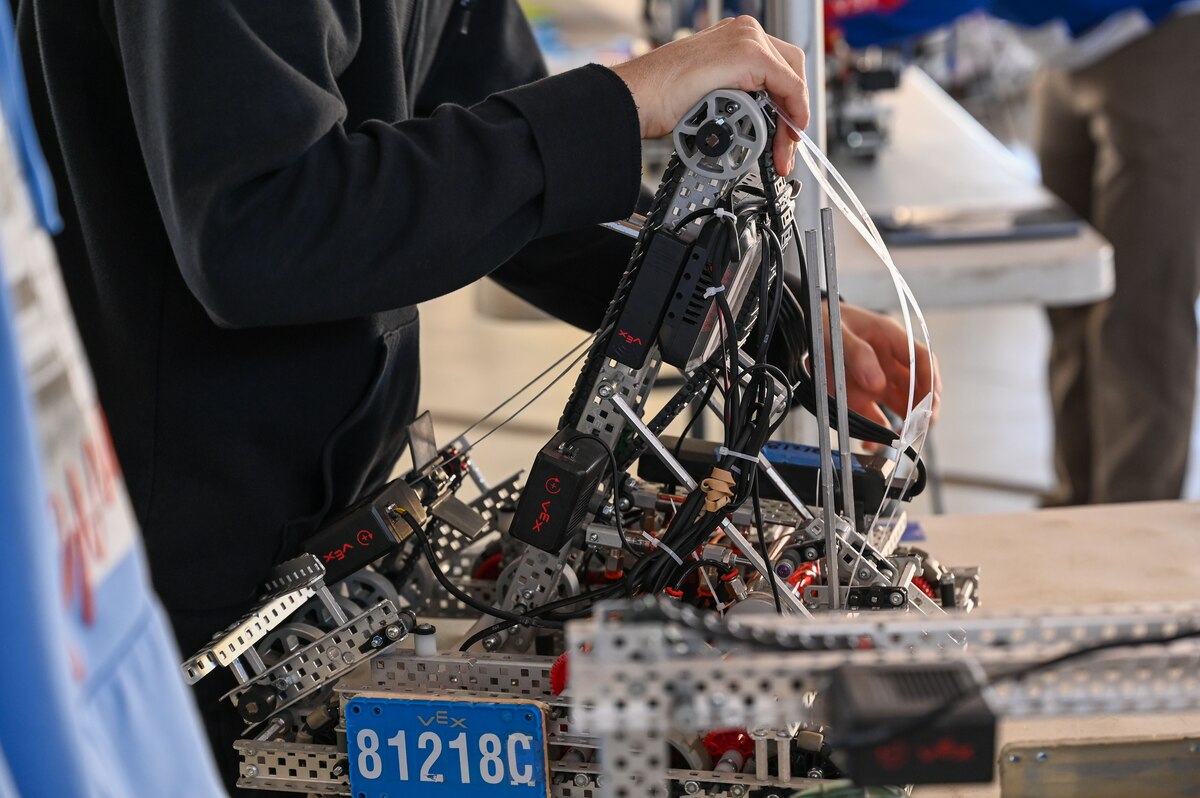 Maxwell hosts robotics competition for local schools > Maxwell Air ...