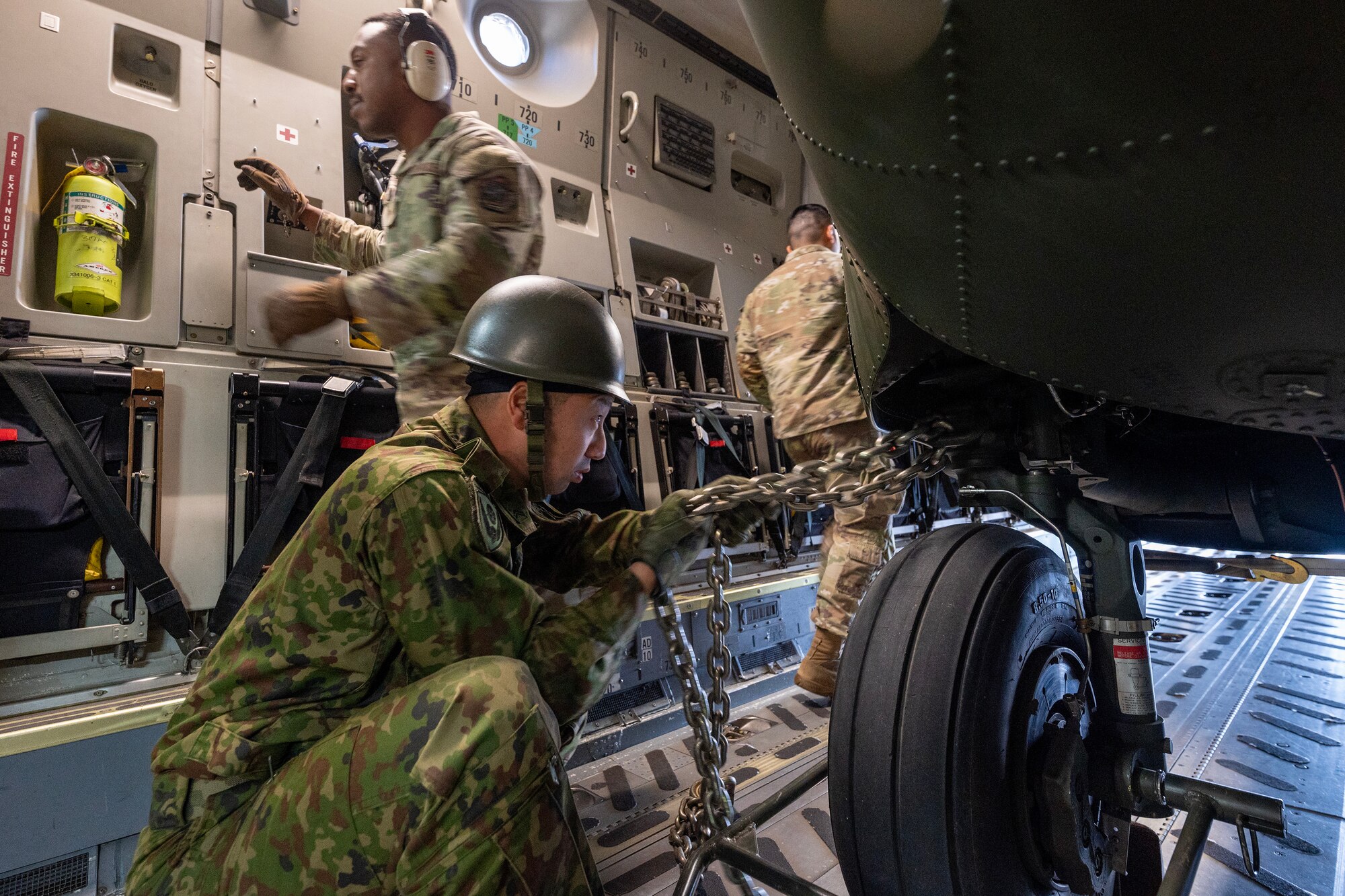 KS25: US, JSDF conduct C-17 static loading test > Twenty-First Air ...