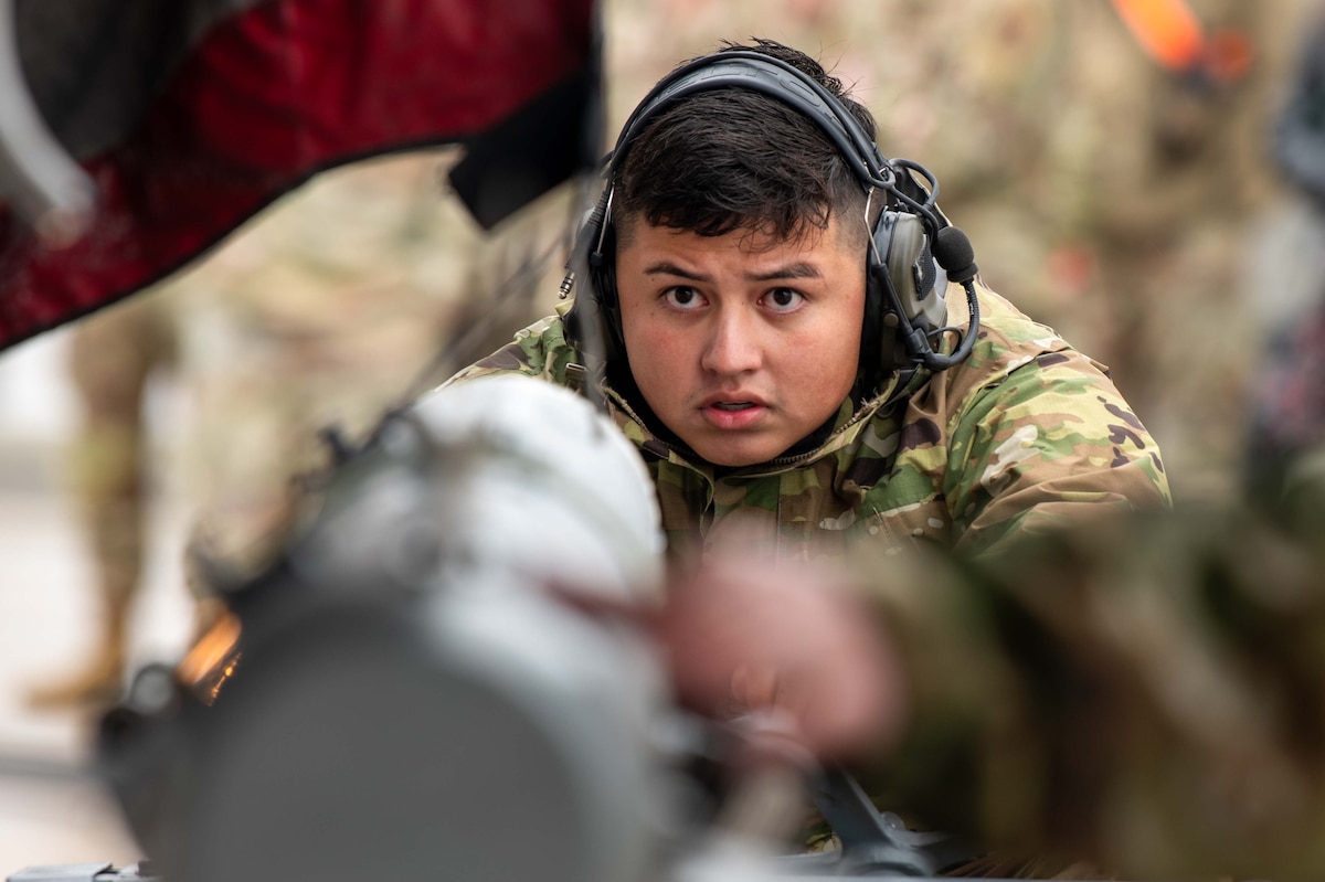 Keeping fighters armed and ready > Kadena Air Base > Article Display