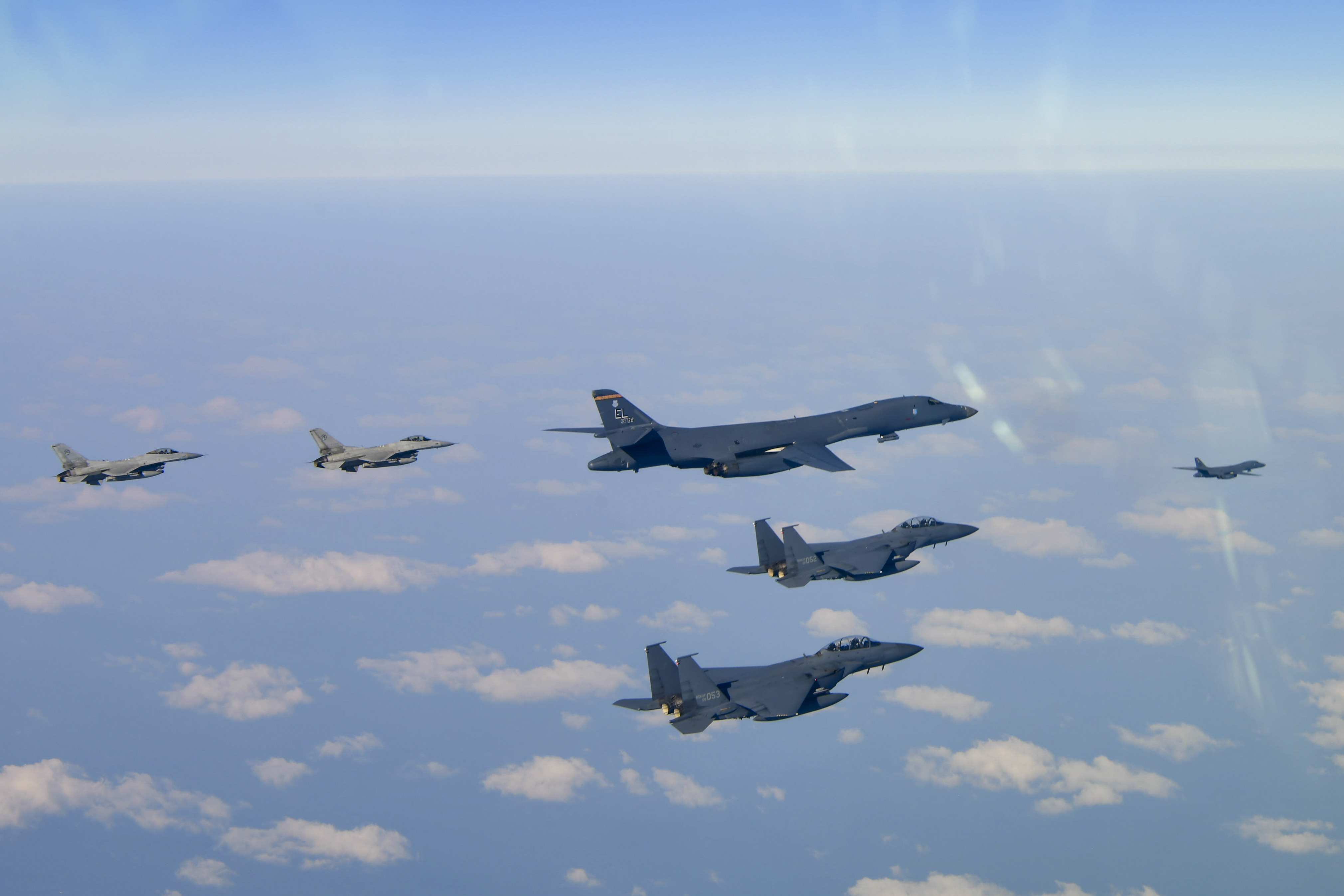 B-1s train with US, ROKAF fighter aircraft > Seventh Air Force ...