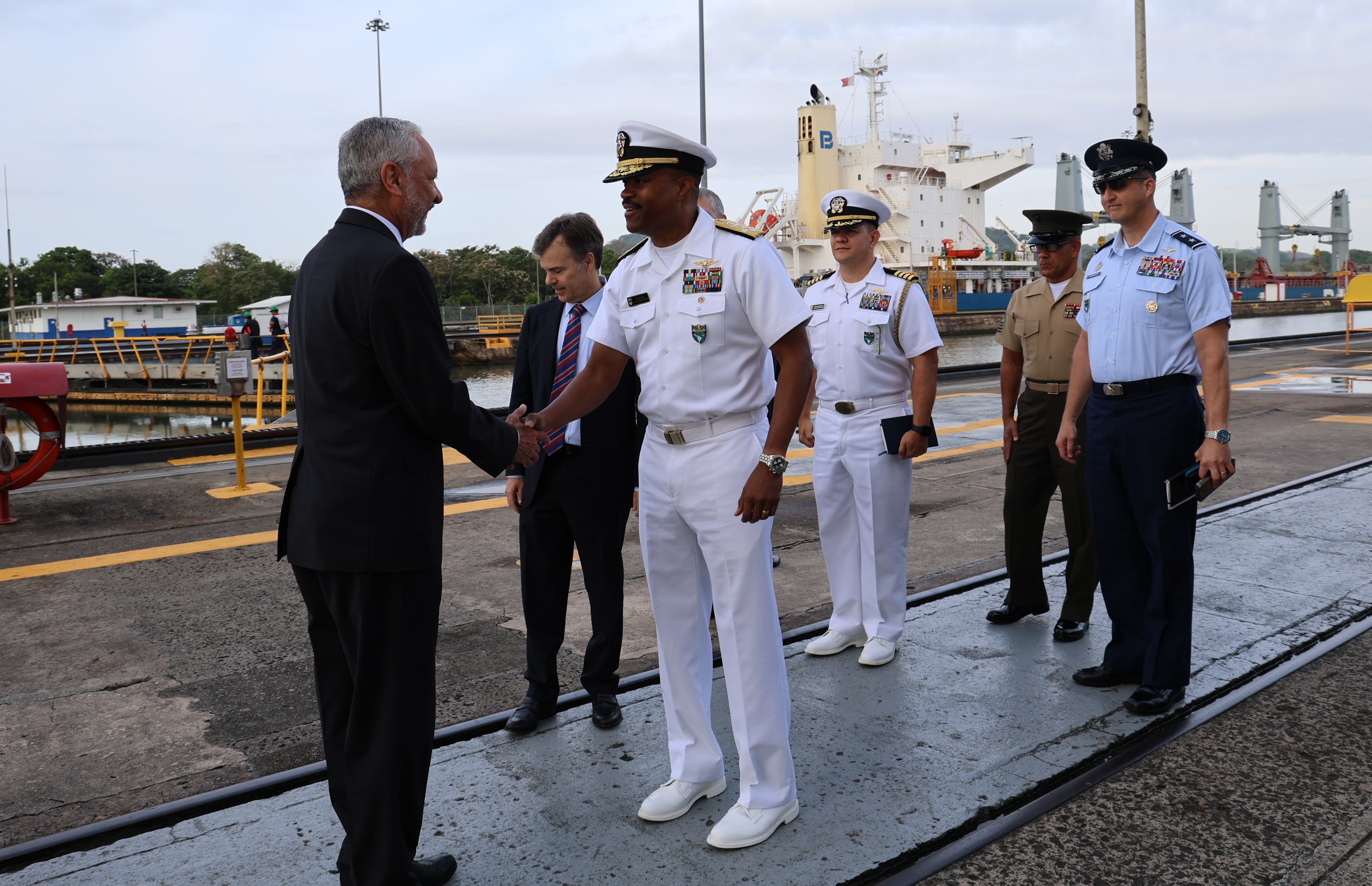 SOUTHCOM Commander Visits Panama > U.S. Southern Command > News