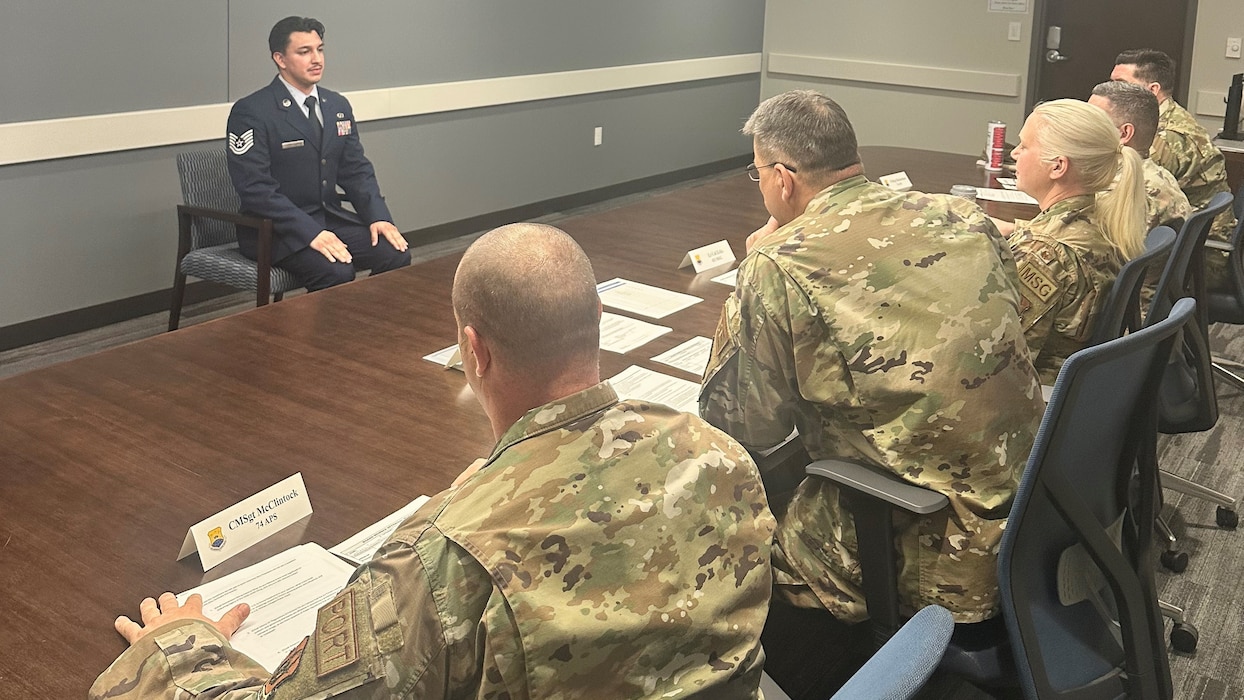 433rd Airlift Wing > Home