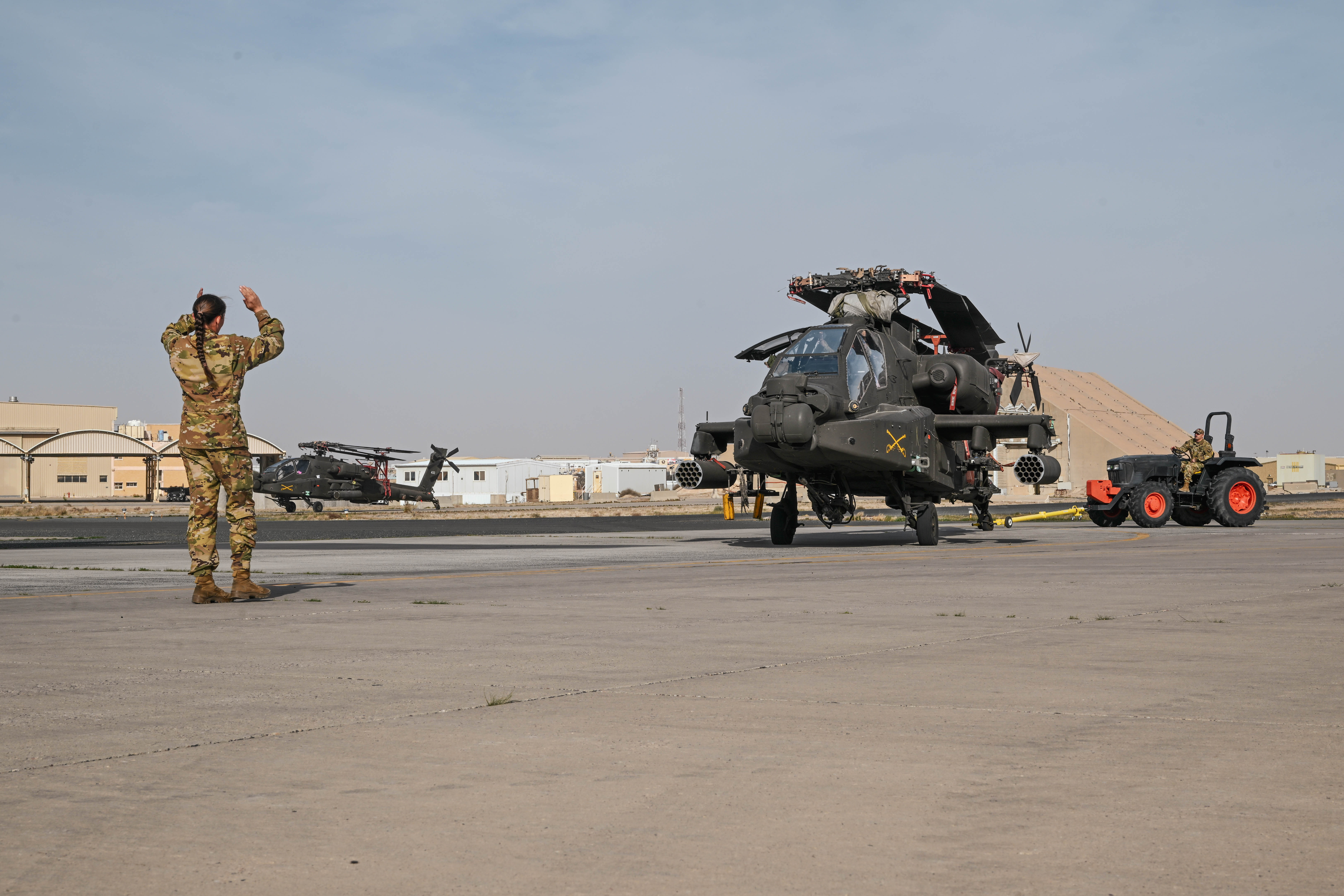 386th ELRS supports AH-64 Apache transport > U.S. Air Forces Central > Display