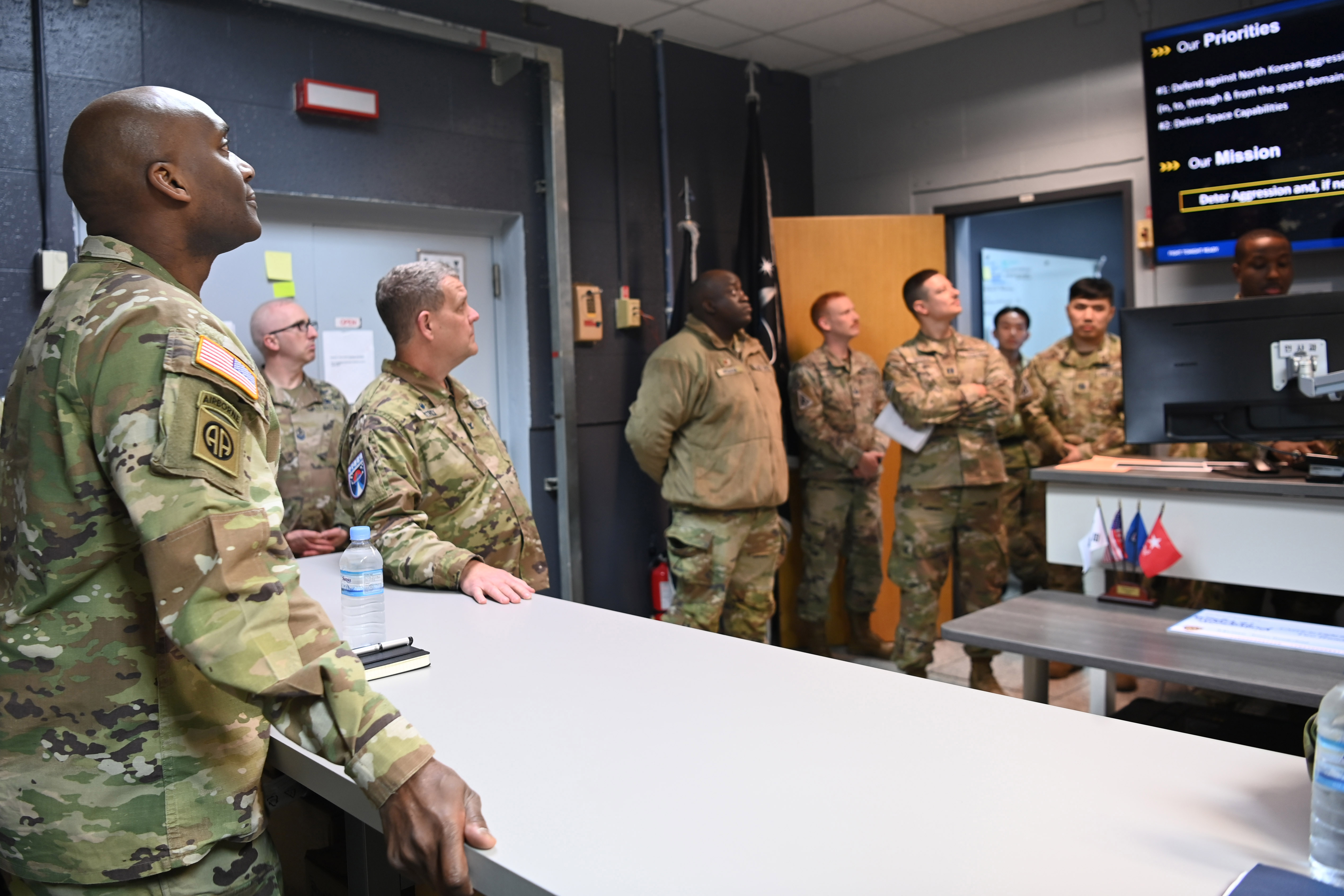 USFK commander visits CACC, SPACEFOR-KOR > Seventh Air Force > Article ...