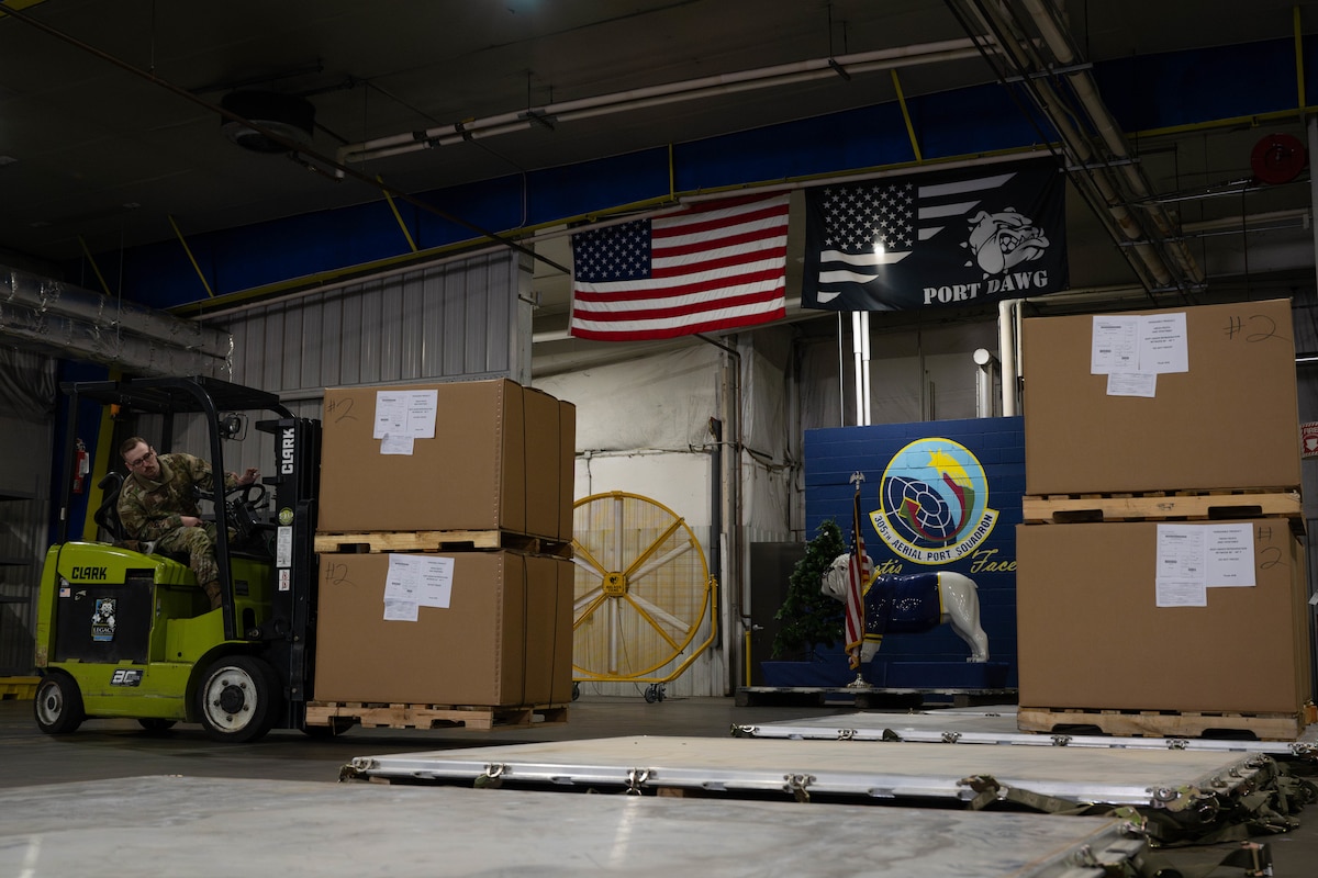 The 305th APS sends food rations to EUCOM > Joint Base McGuire-Dix ...