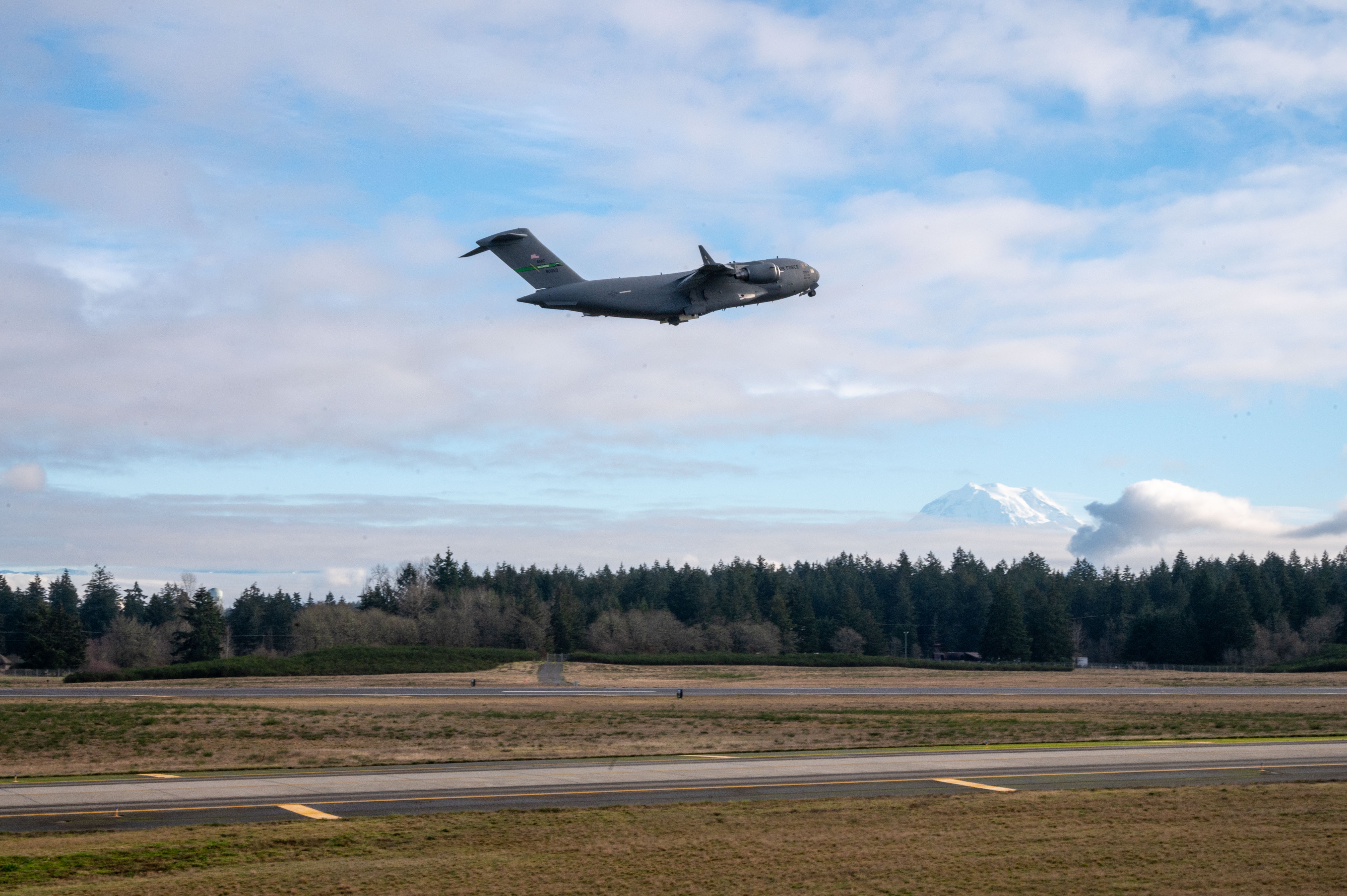 62d AW showcases Global Airlift Power during nine-ship departure > Team ...