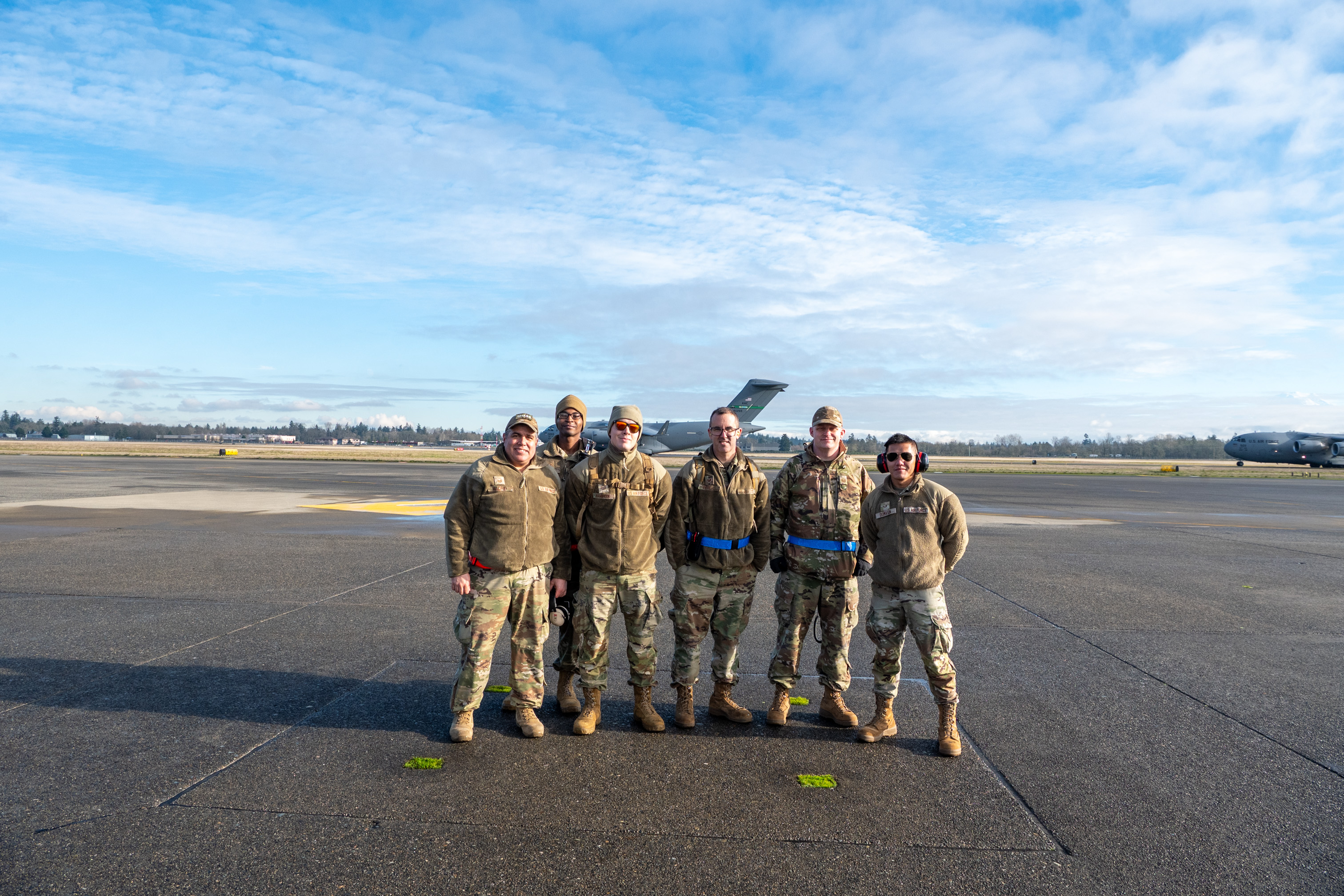 62d AW showcases Global Airlift Power during nine-ship departure > Team ...