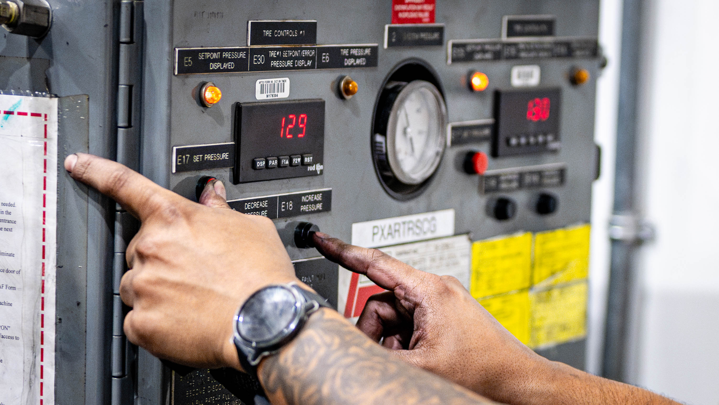Wheel and tire Airmen build and maintain aircraft wheels > U.S. Air ...
