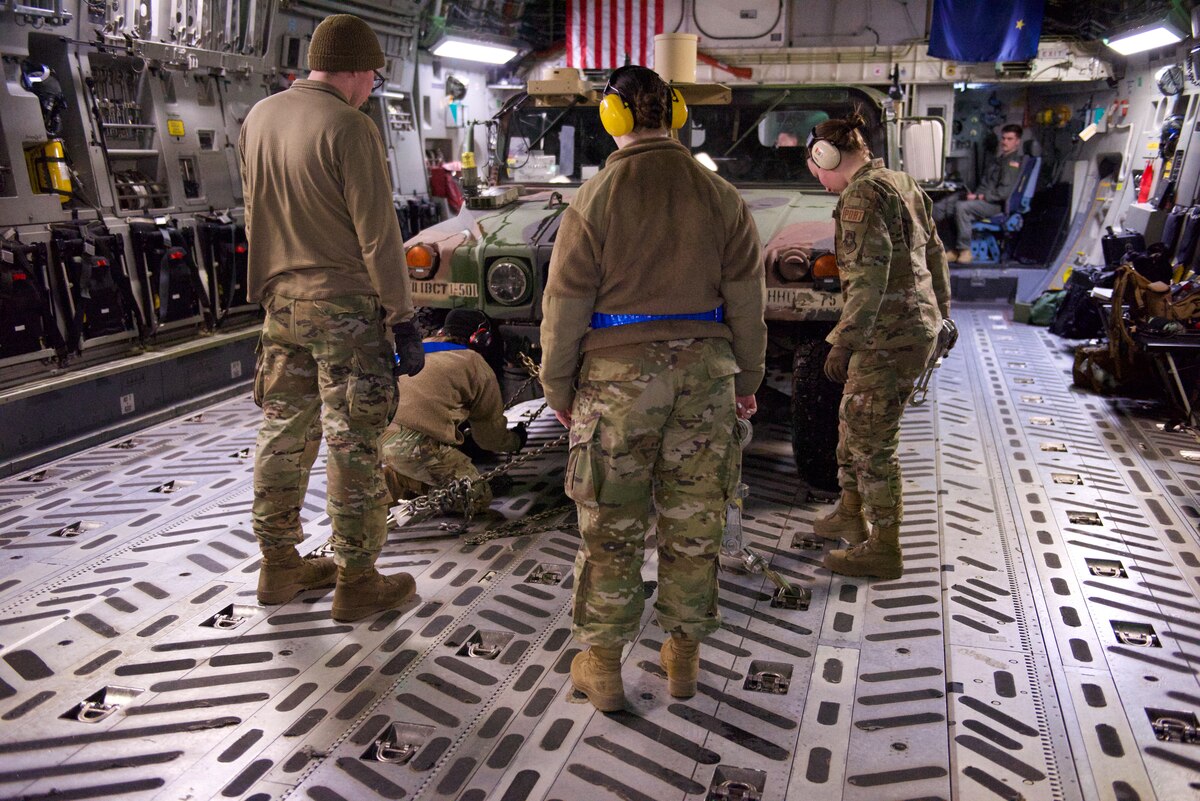 Total force integration on full display in joint exercise > Joint Base ...