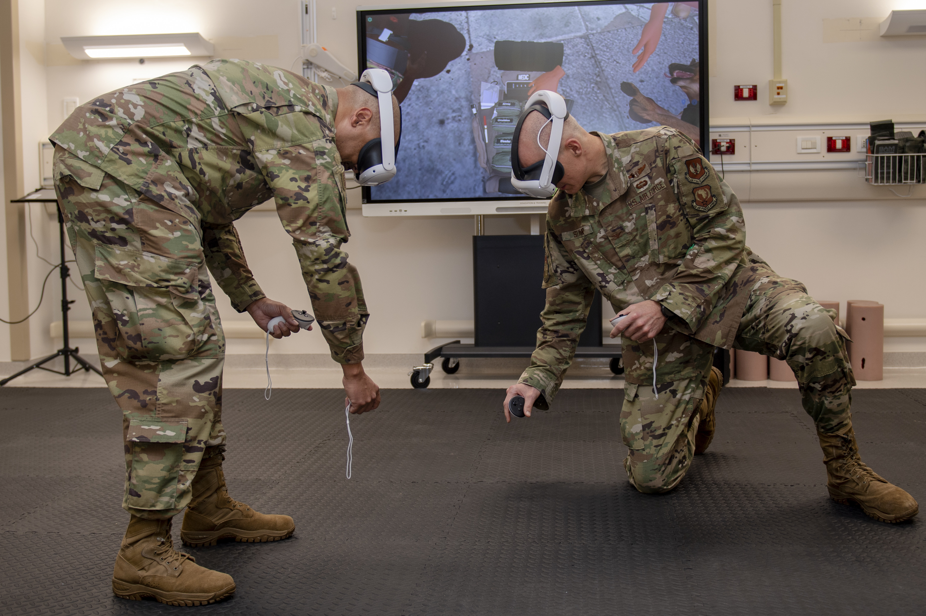 USAFE-AFAFRICA Surgeon General visits Aviano AB > Aviano Air Base > Display