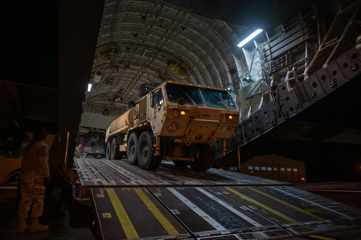 Total force integration on full display in joint exercise > Joint Base ...