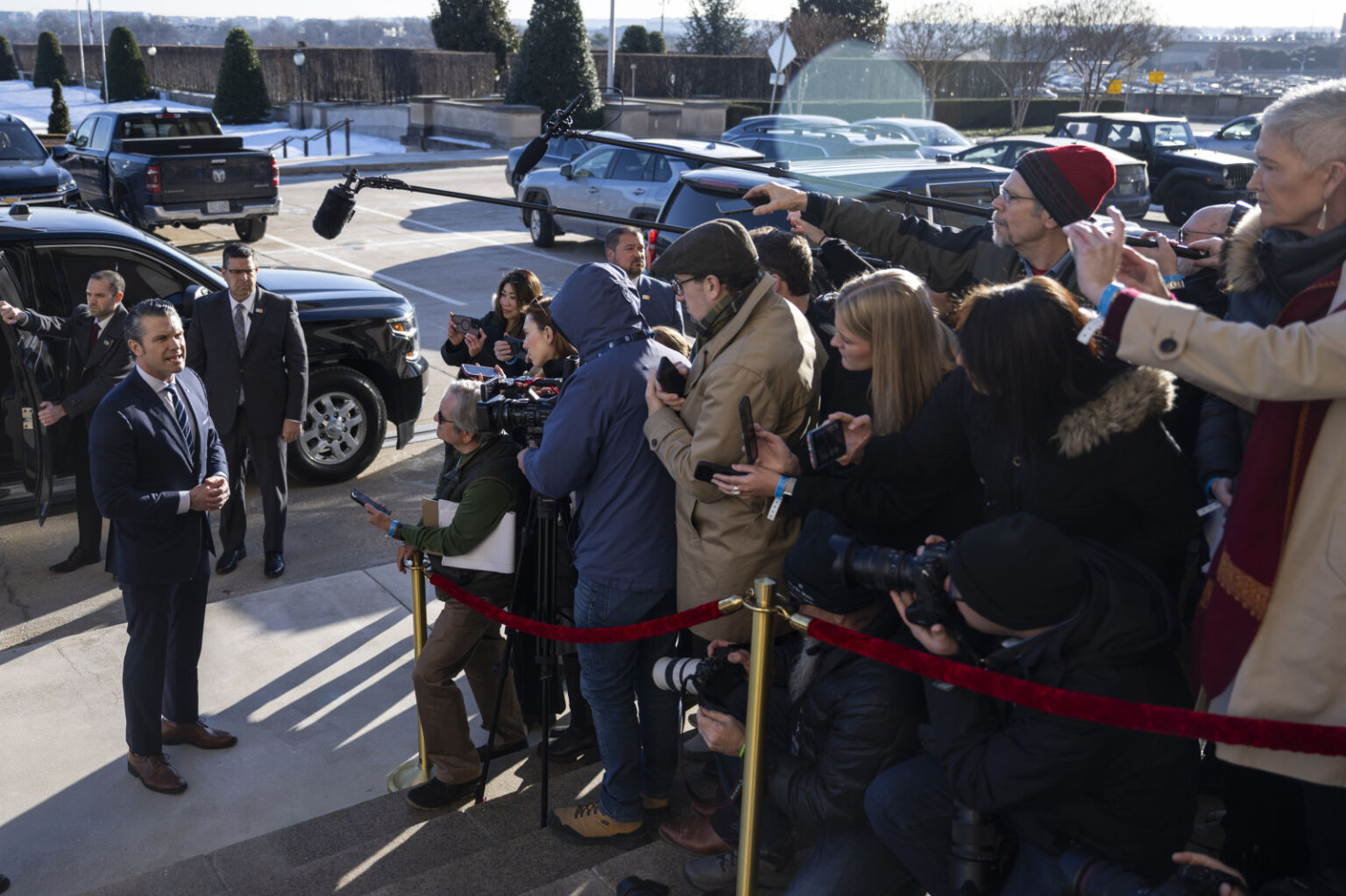 Hegseth arrives at Pentagon, says warfighters are 'Ready to Go' > Joint ...
