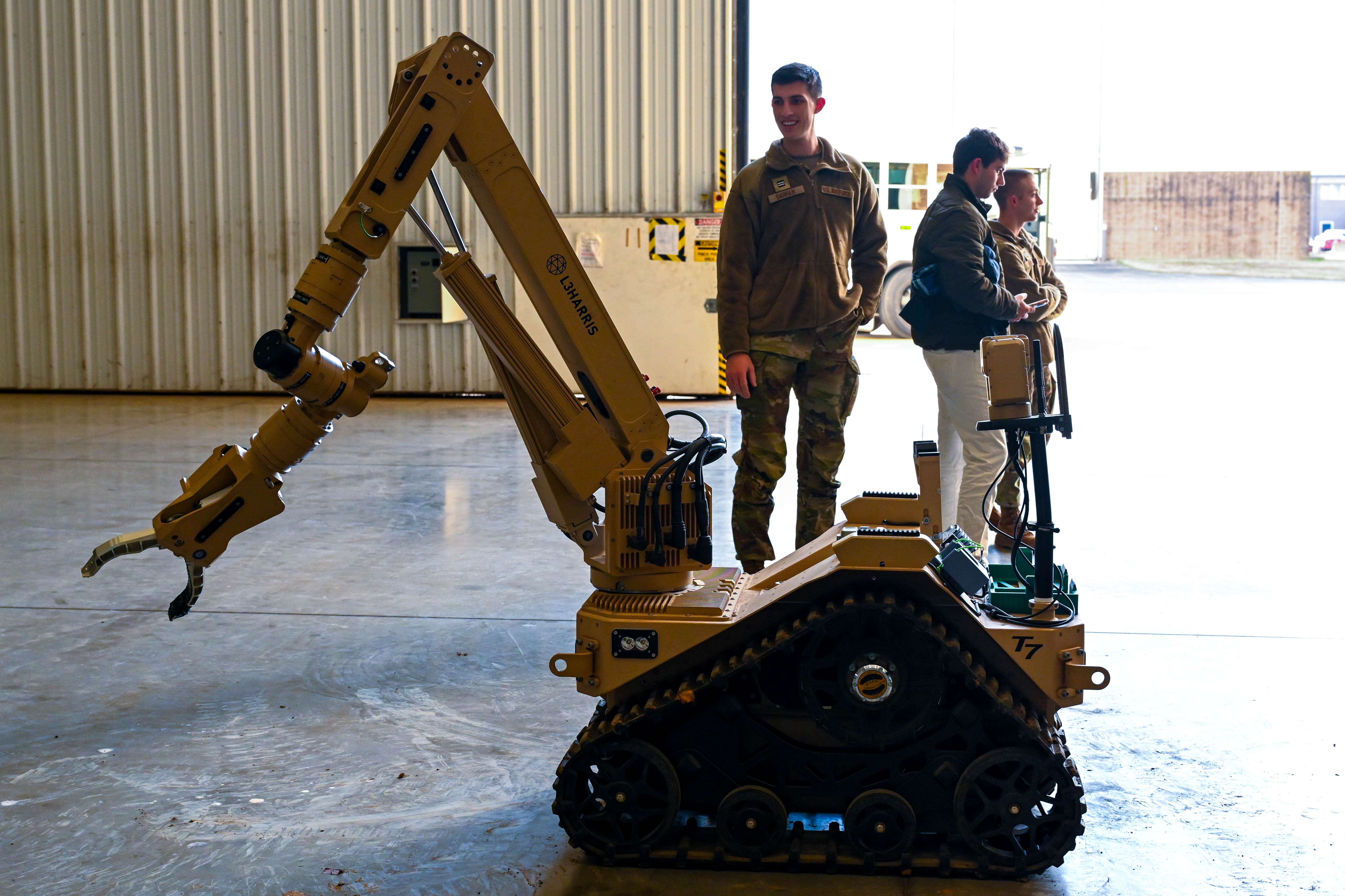 Louisiana Tech University ROTC cadets tour LRAFB > Eighteenth Air Force ...