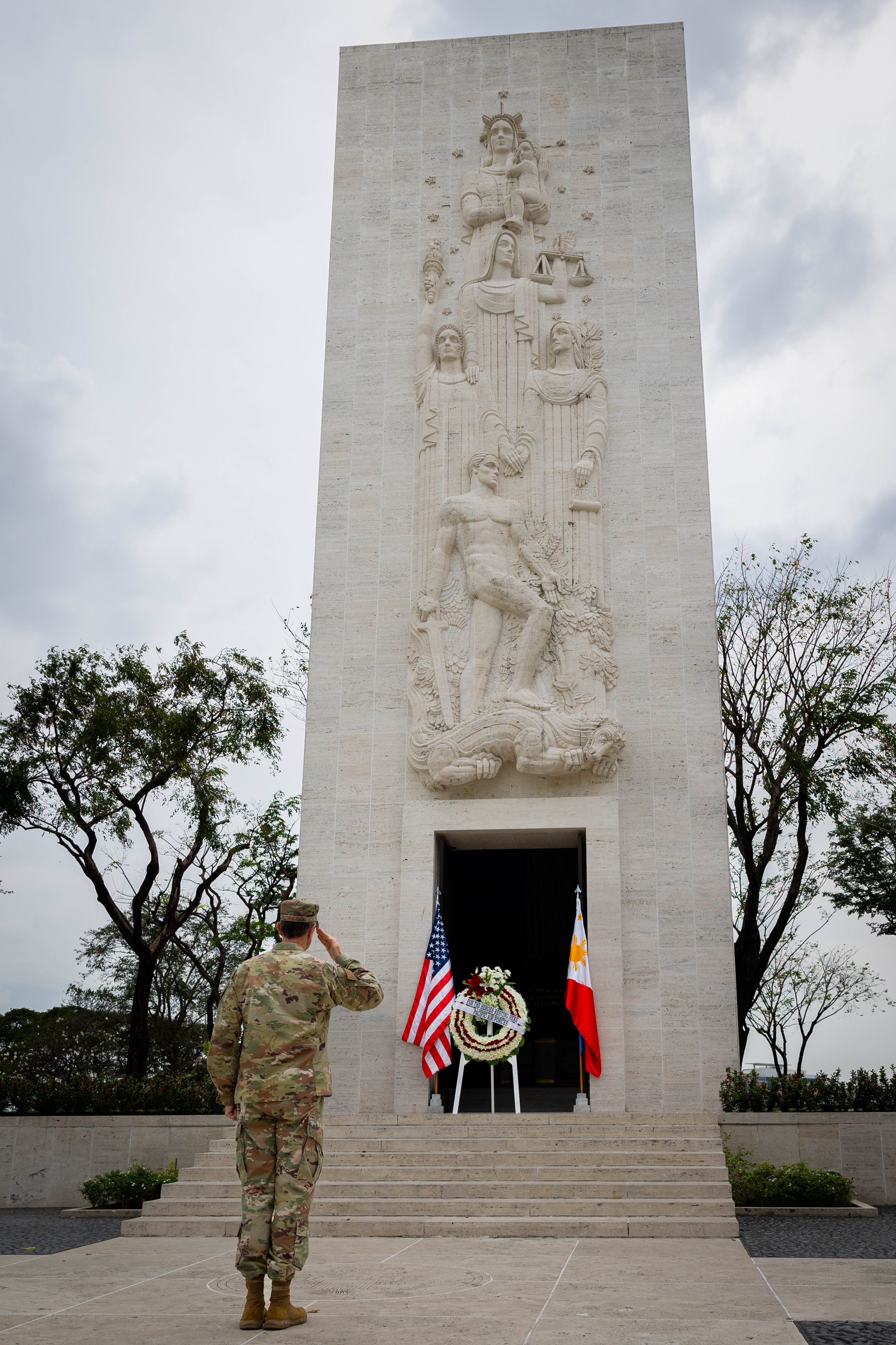 COMPACAF honors fallen service members at Manila American Cemetery ...