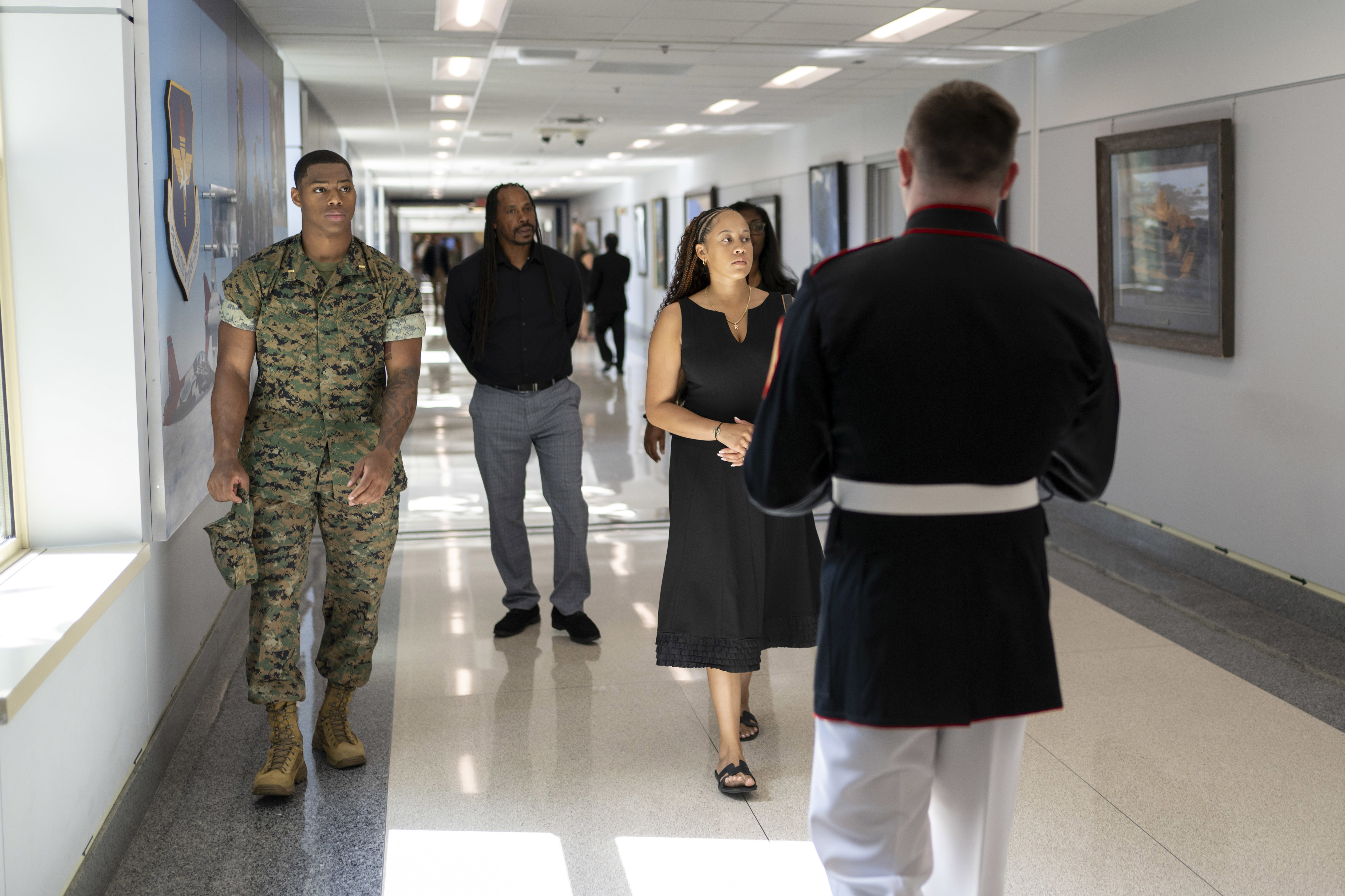 Marine, NFL Rookie Rayuan Lane Visits Pentagon, Meets Defense Secretary ...