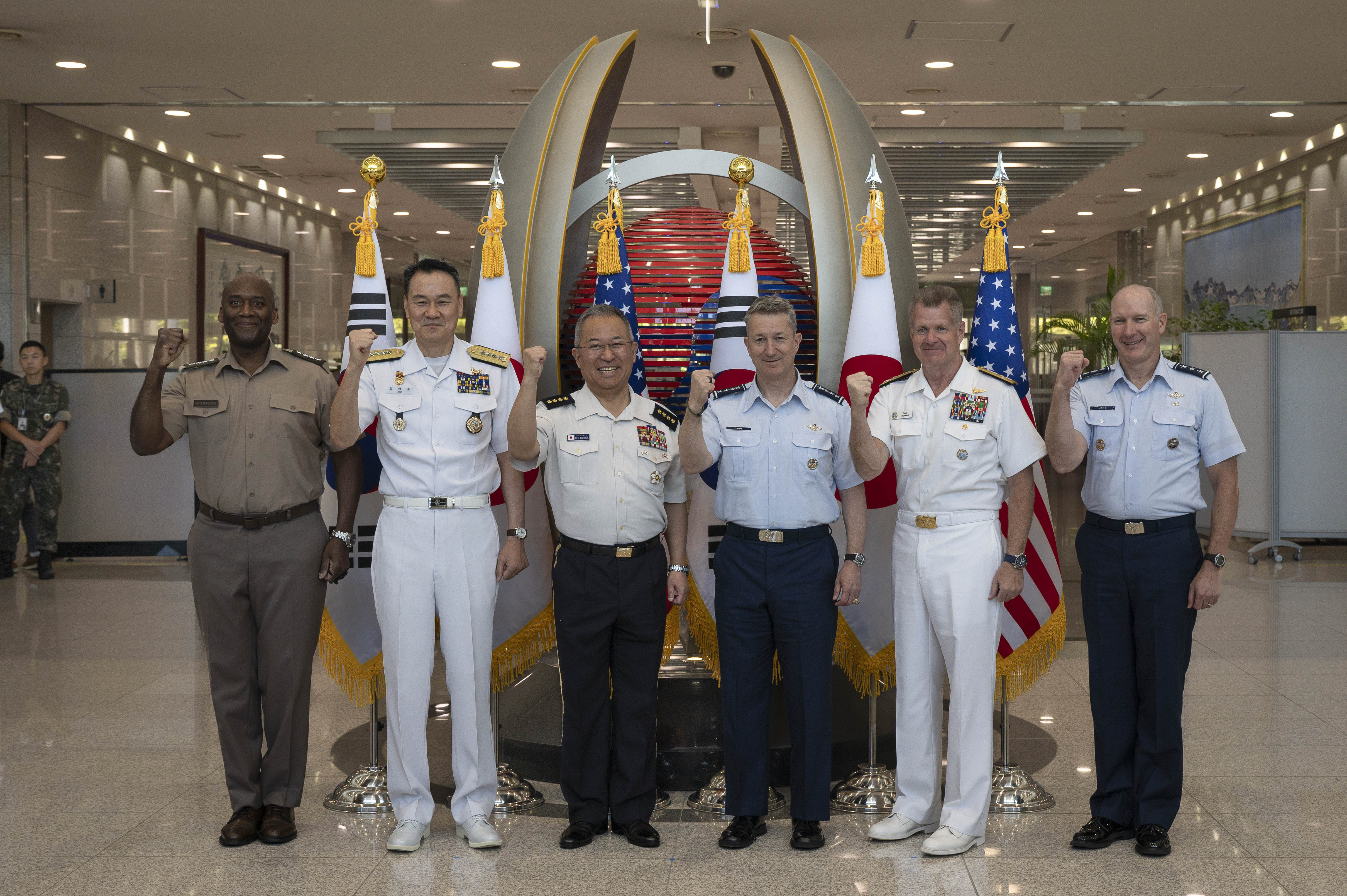 U.S. Indo-Pacific Commander Joins Trilateral Chiefs of Defense in South ...