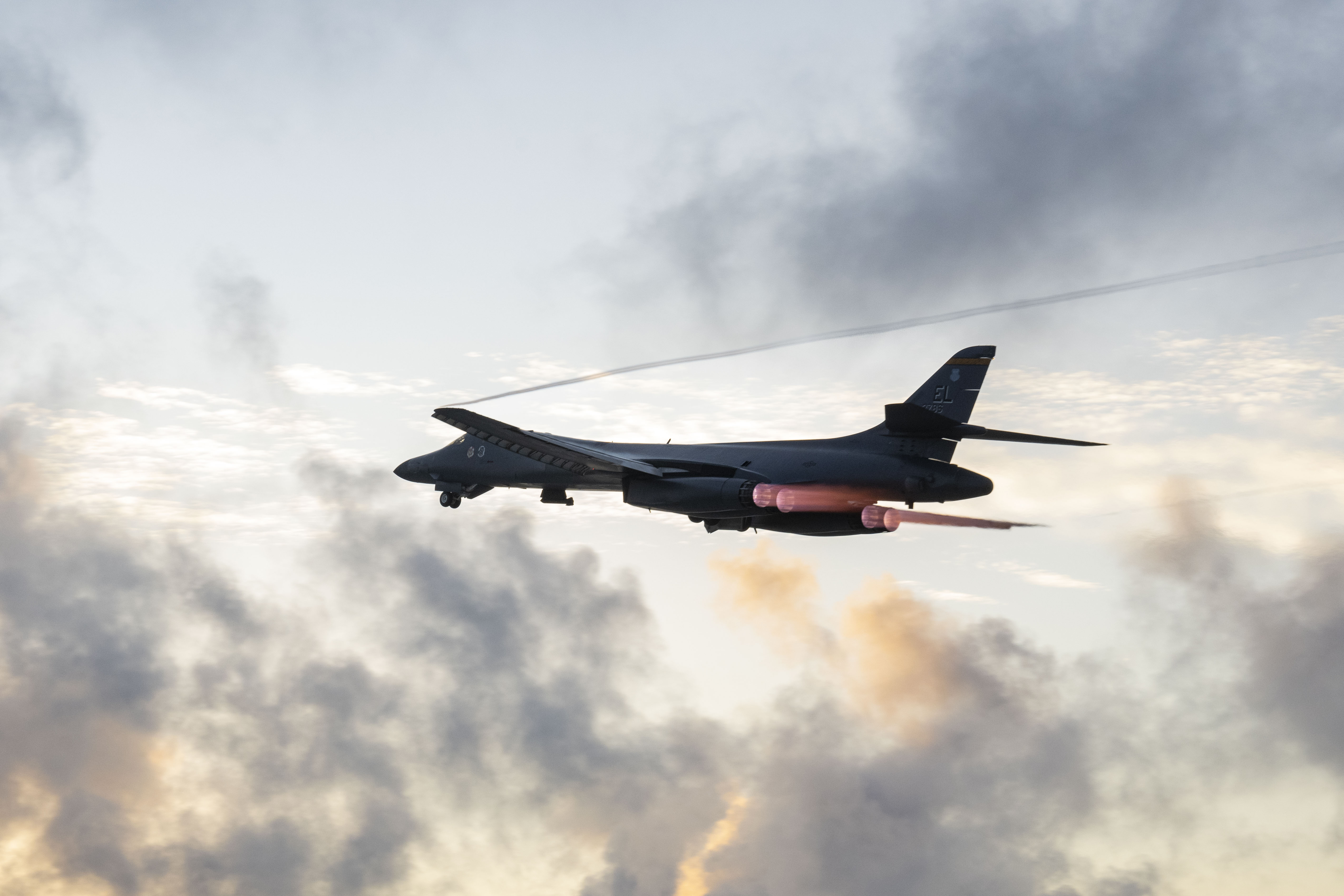 B-1 Bomber Celebrates 40 Years > Air Force Materiel Command > Article ...