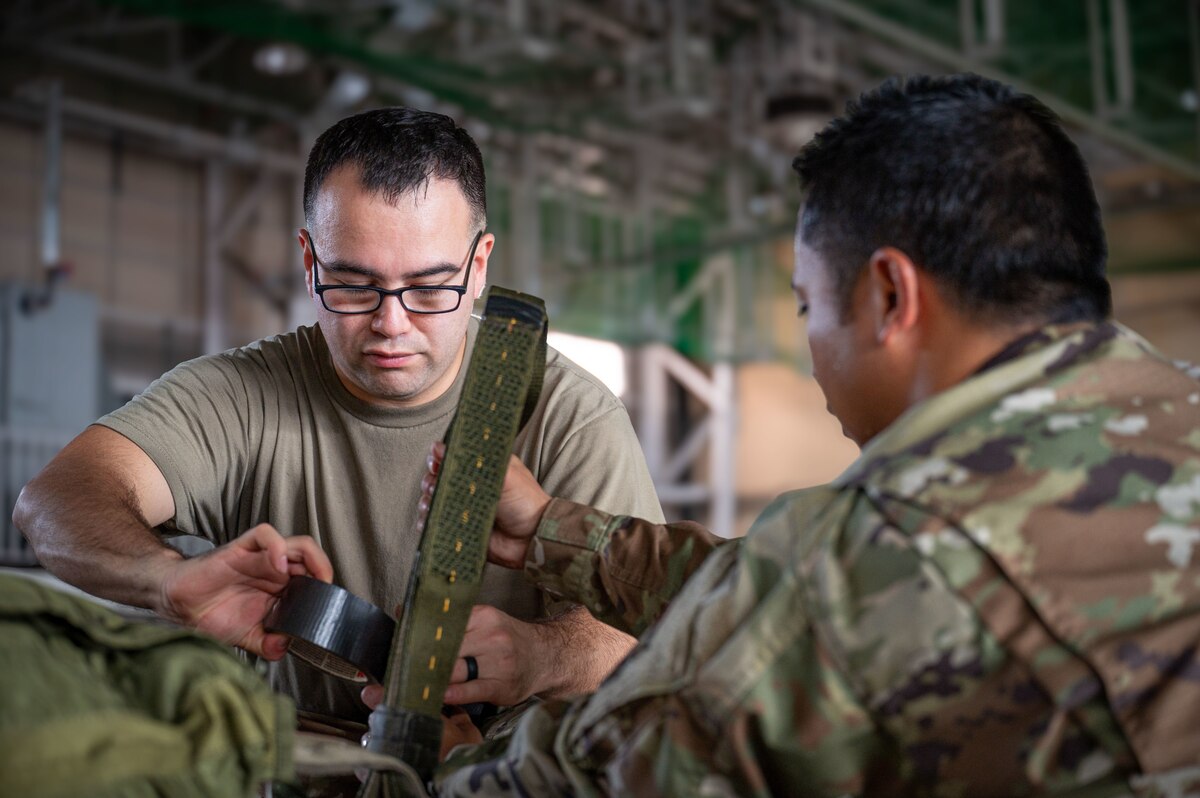 REFORPAC 25: 374 LRS prepares cargo bundles for airdrop operations ...