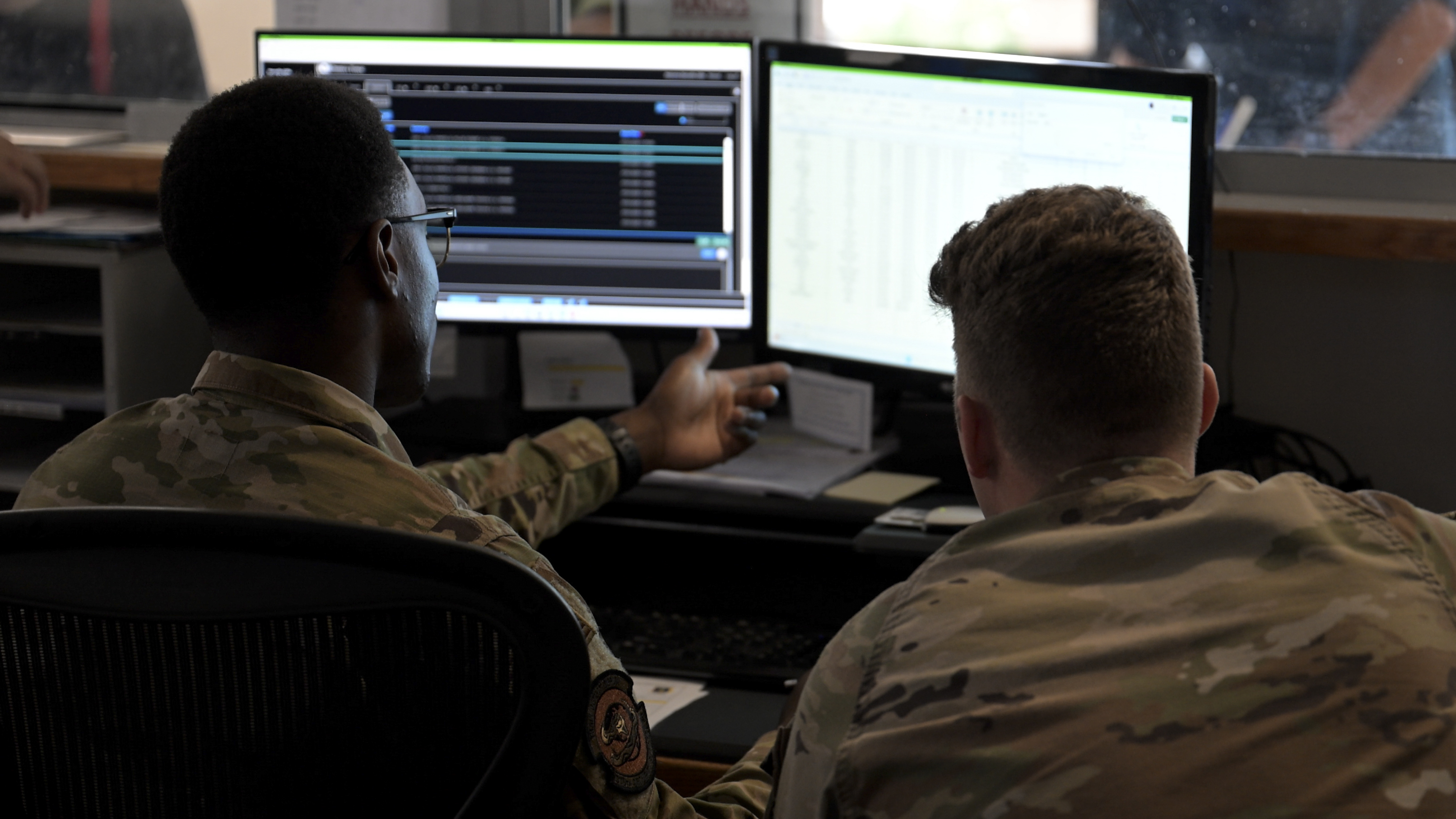 Life Behind the Glass: Inside the Visitor Control Center > Joint Base ...