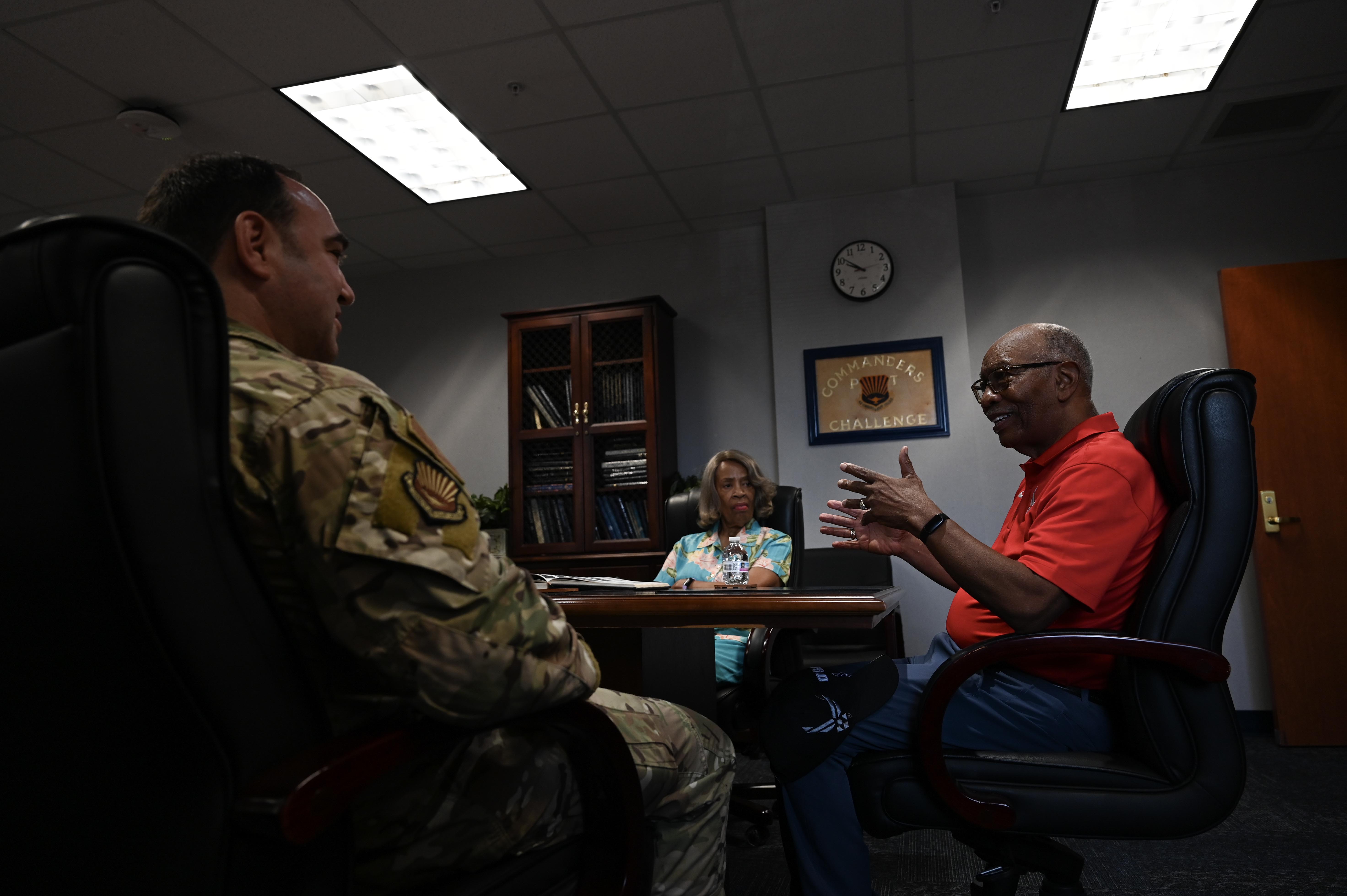 Retired instructor tours ACSC after 50 years > Air University (AU ...