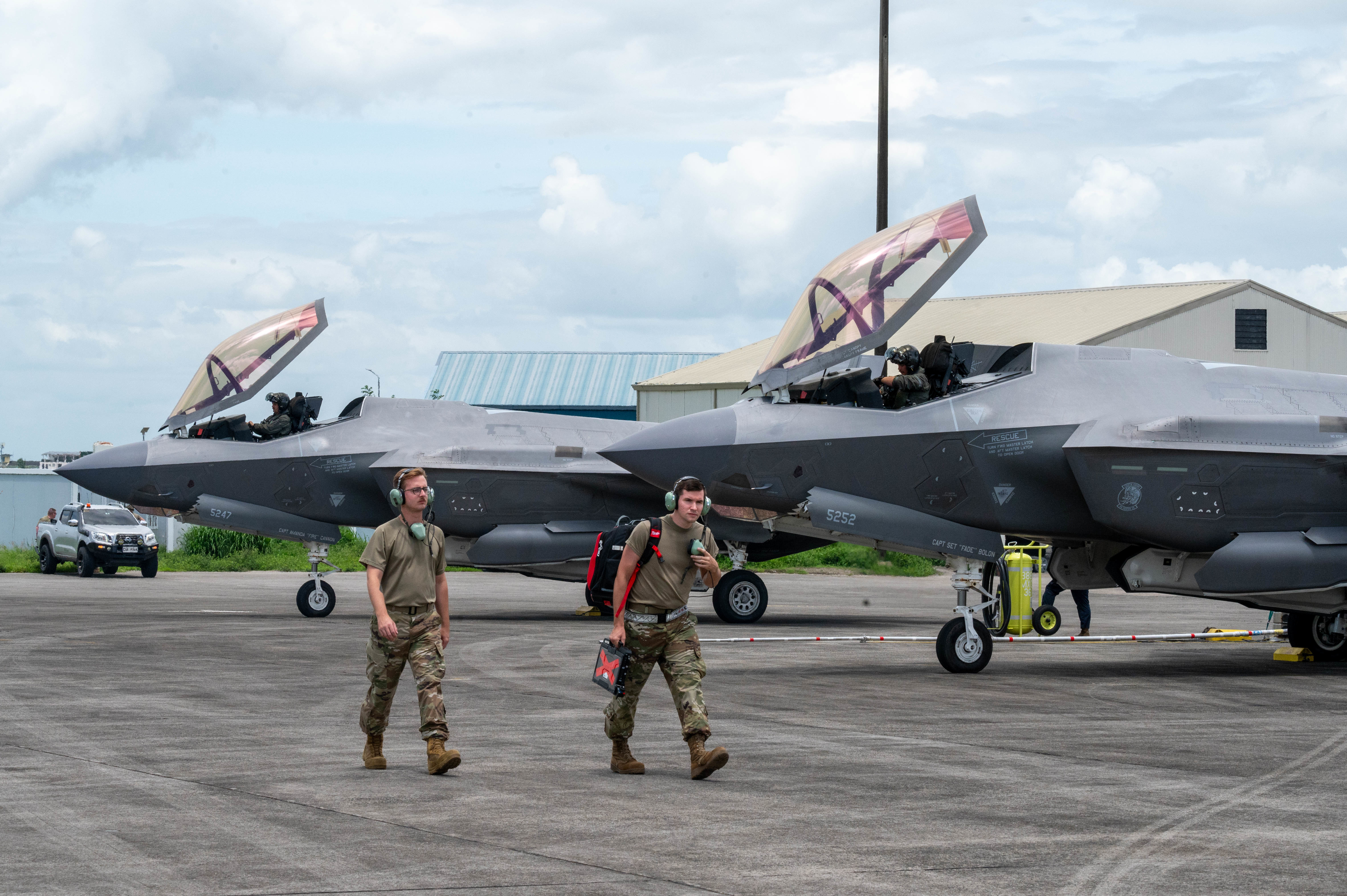 US-Philippine Airmen strengthen ties during Cope Thunder 25-2 > 557th ...